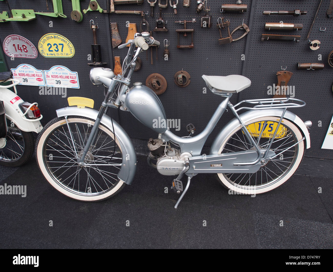 The Silver Blue Simplex is a classic luxury bicycle from the early 20th ...