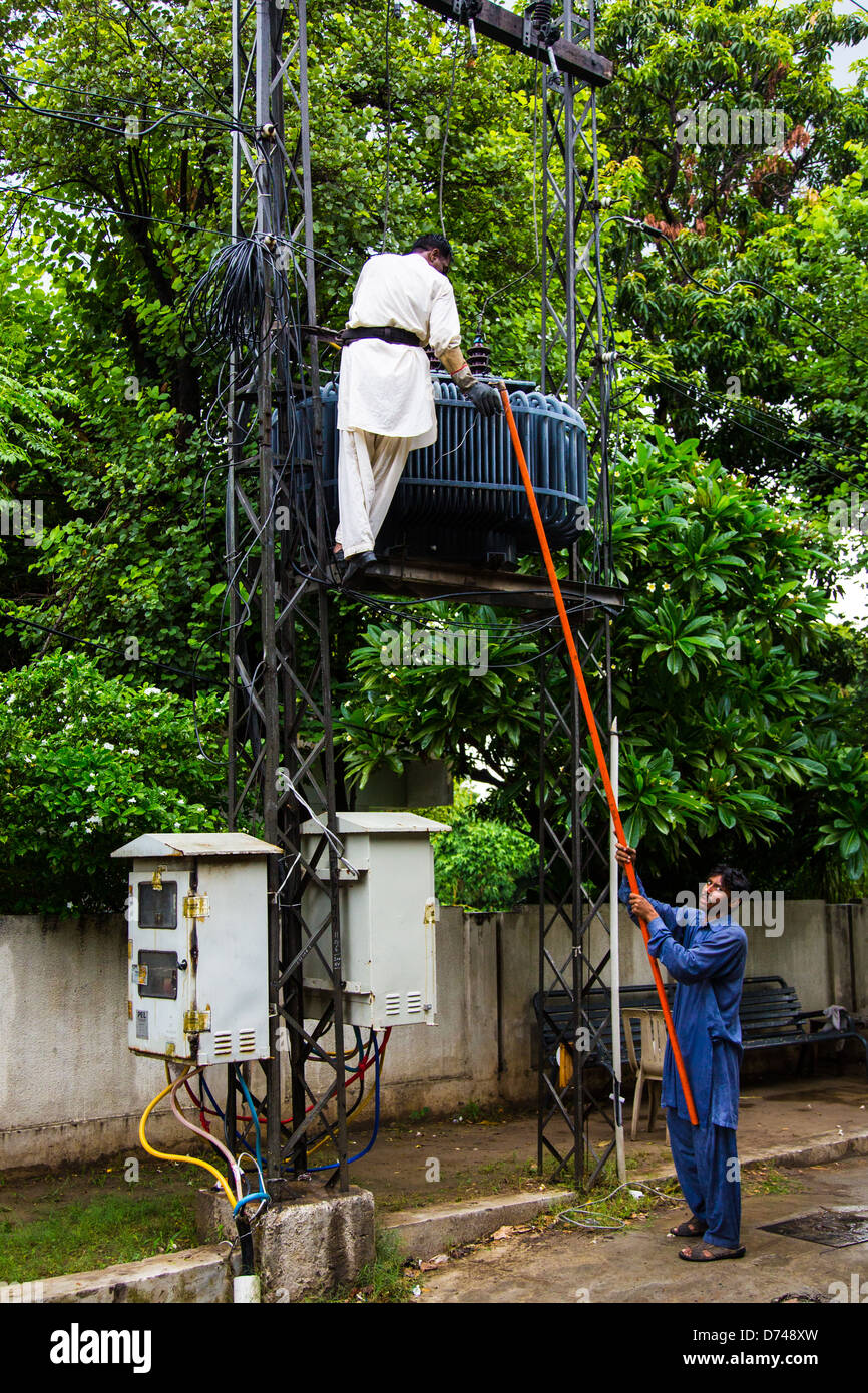Electric power transmission lines electricity hi-res stock photography ...