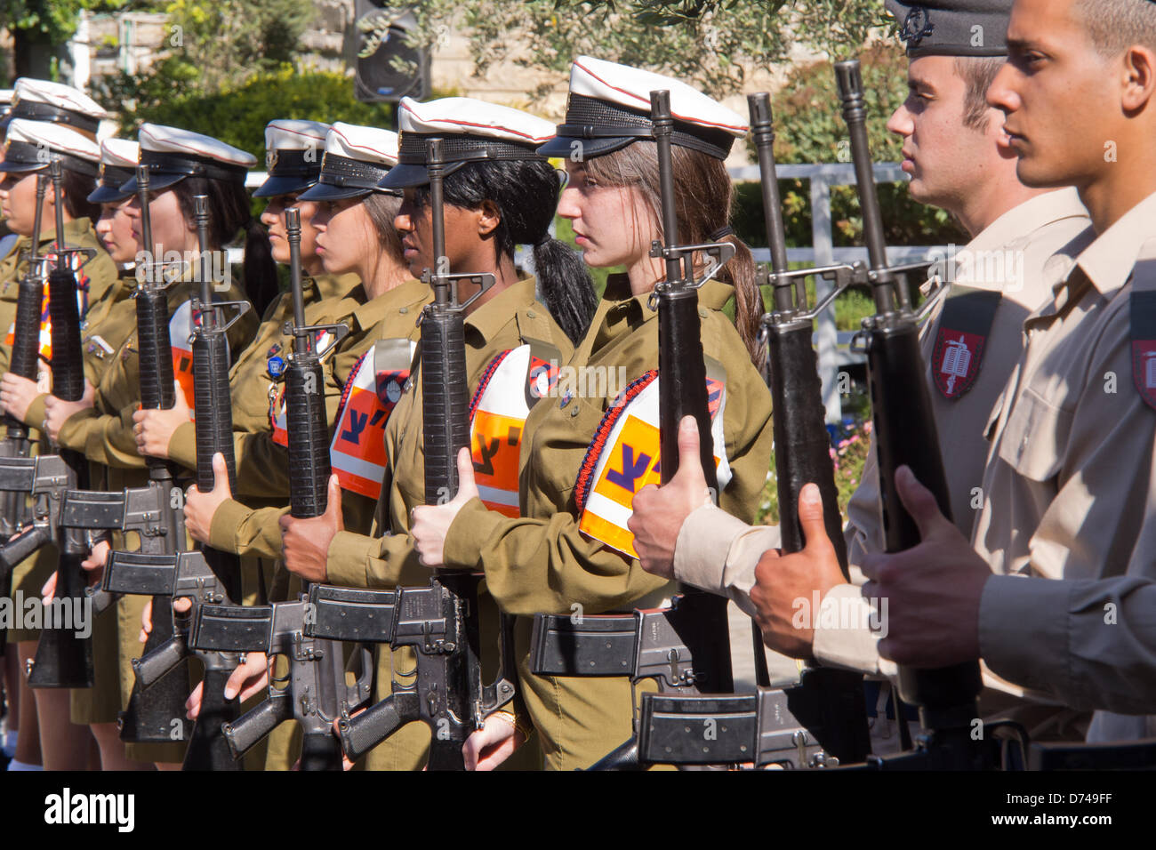 Jerusalem, Israel. 29-April-2013. An IDF honor guard and band welcome ...
