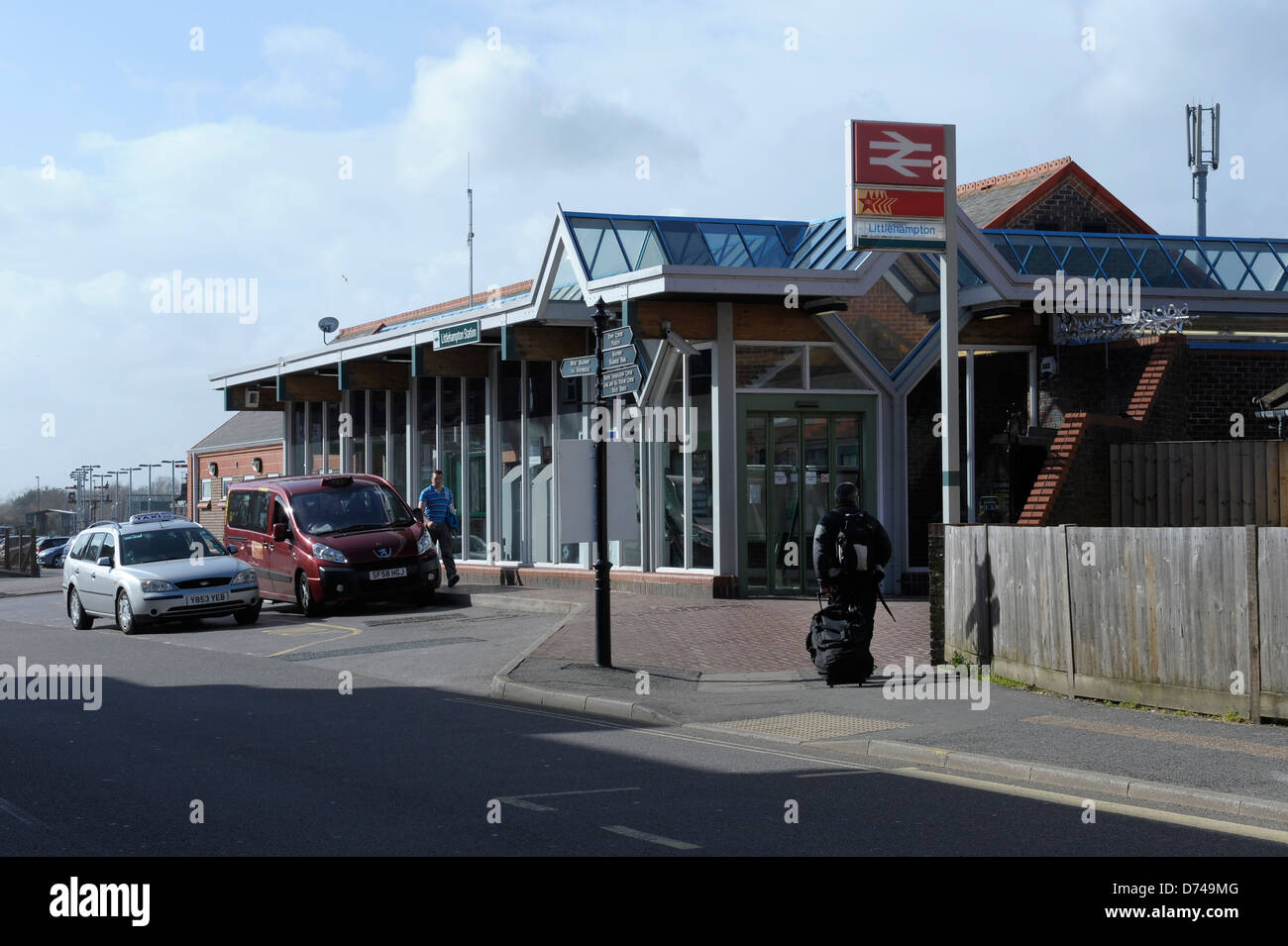 Littlehampton railway station hi-res stock photography and images - Alamy