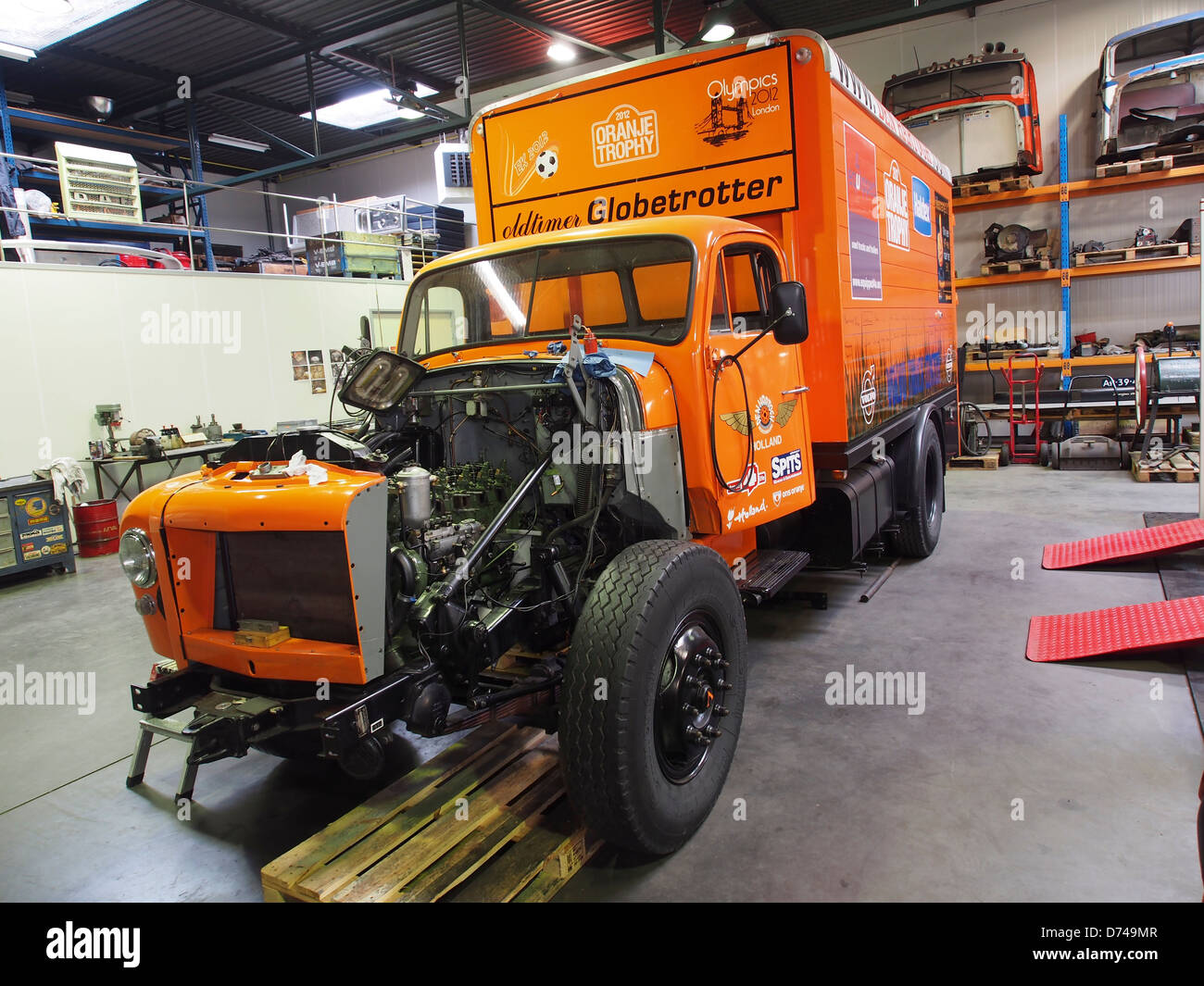 The Volvo 475 is a model of heavy-duty construction equipment used in ...