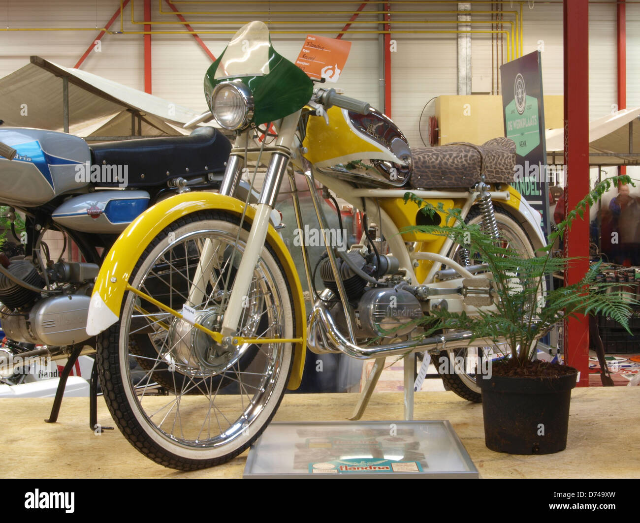 Mopet hi-res stock photography and images - Alamy