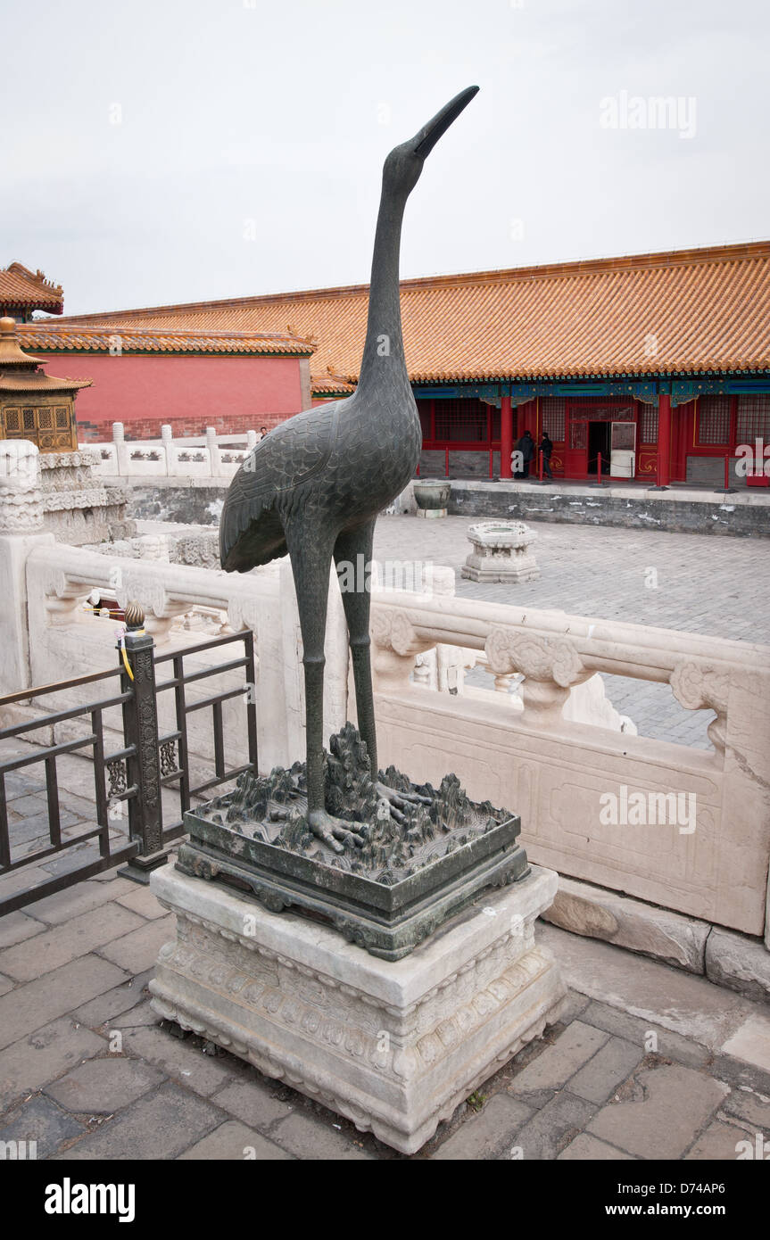Bronze Crane Statue (symbol of good luck) in Forbidden City, Beijing ...