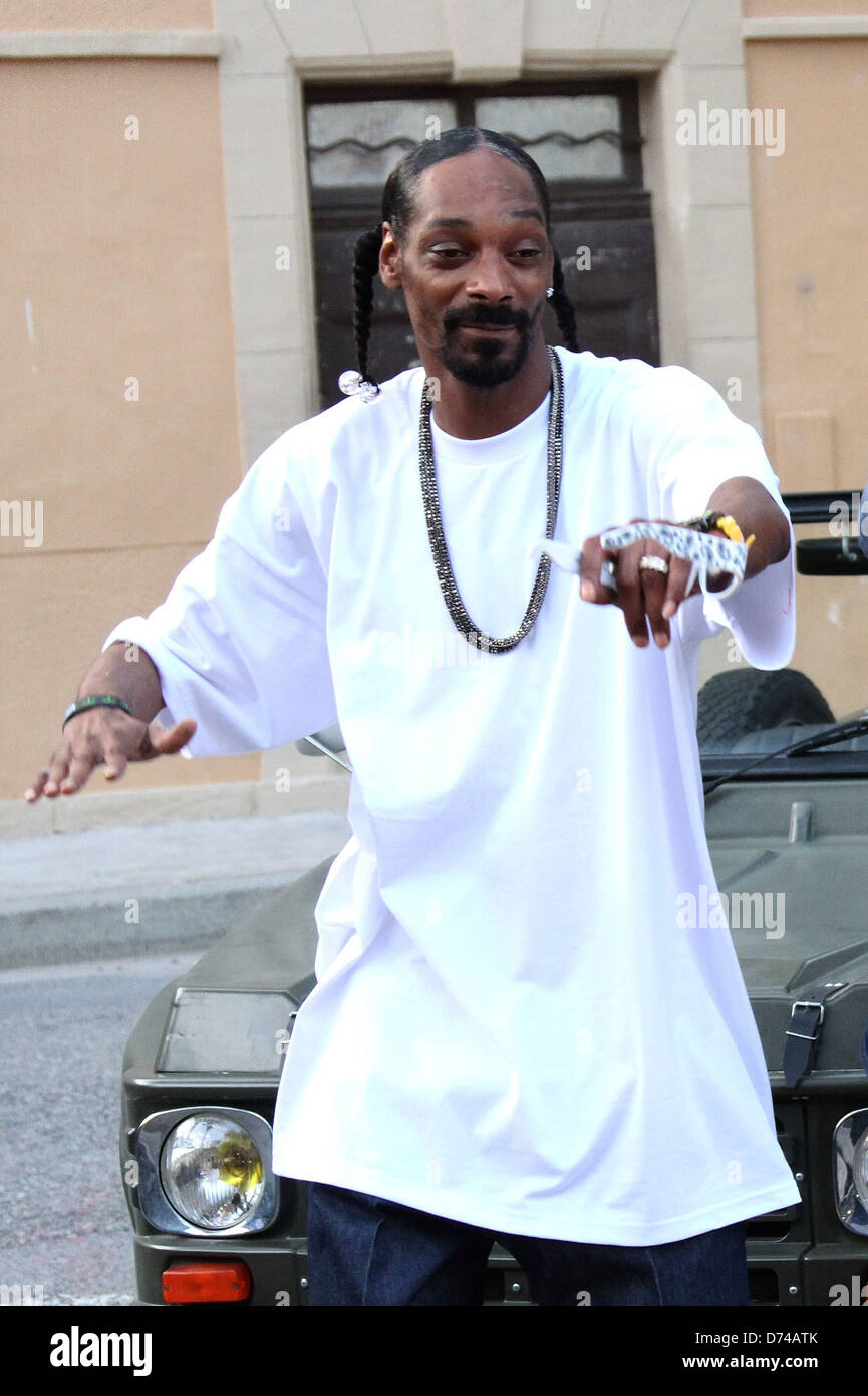 Snoop Dogg filming a video with club owner and businessman Jean-Roch ...