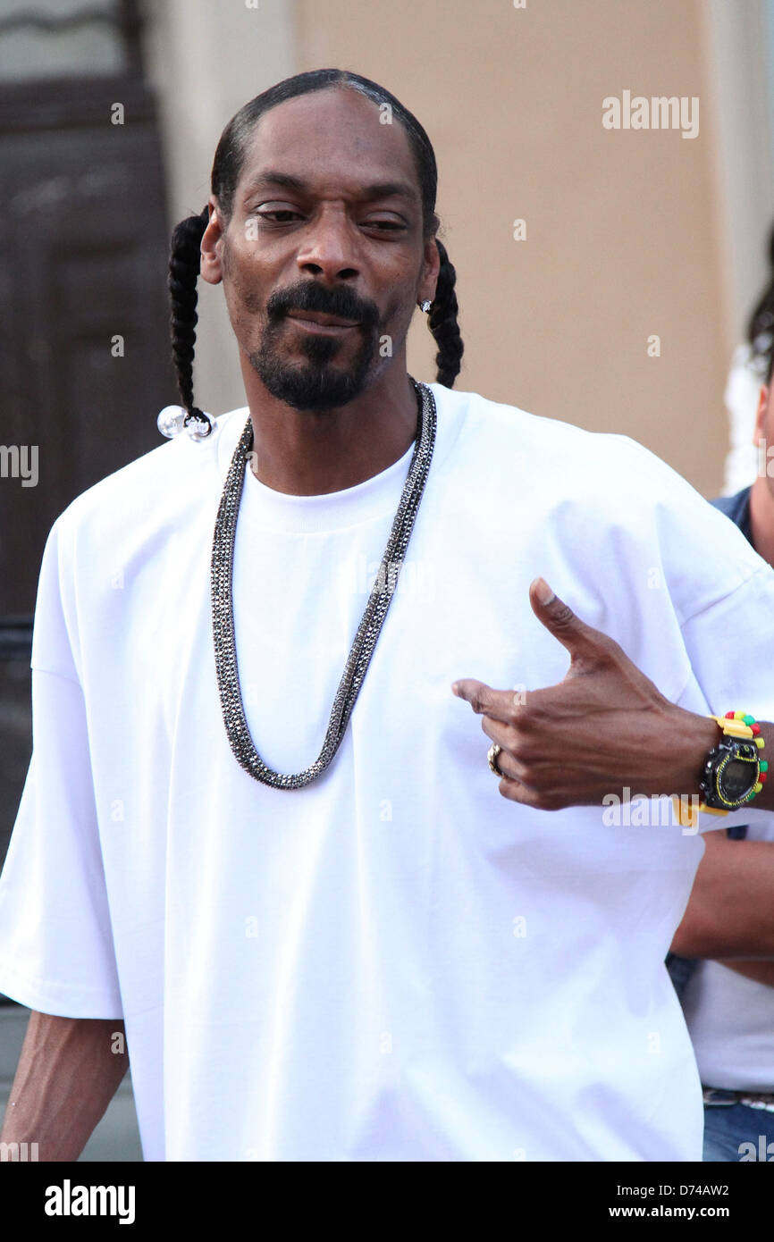 Snoop Dogg filming a video with club owner and businessman Jean-Roch ...