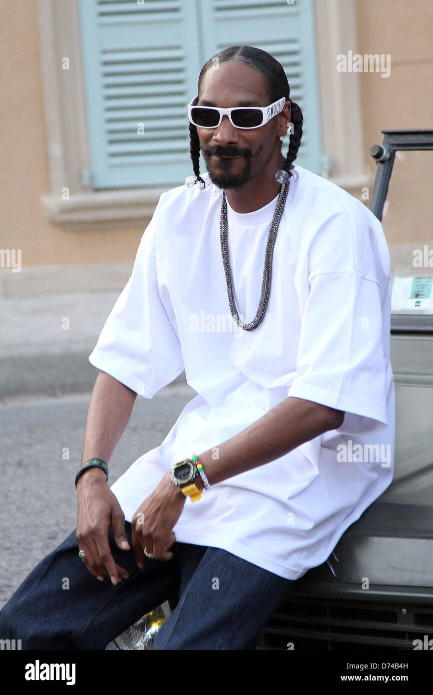 Snoop Dogg filming a video with club owner and businessman Jean-Roch ...