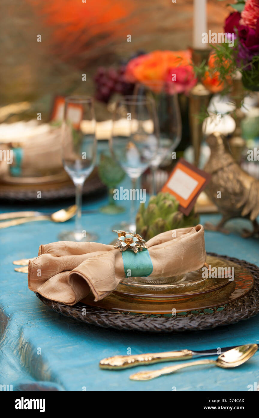 Fancy outdoor event table and plate setting Stock Photo - Alamy
