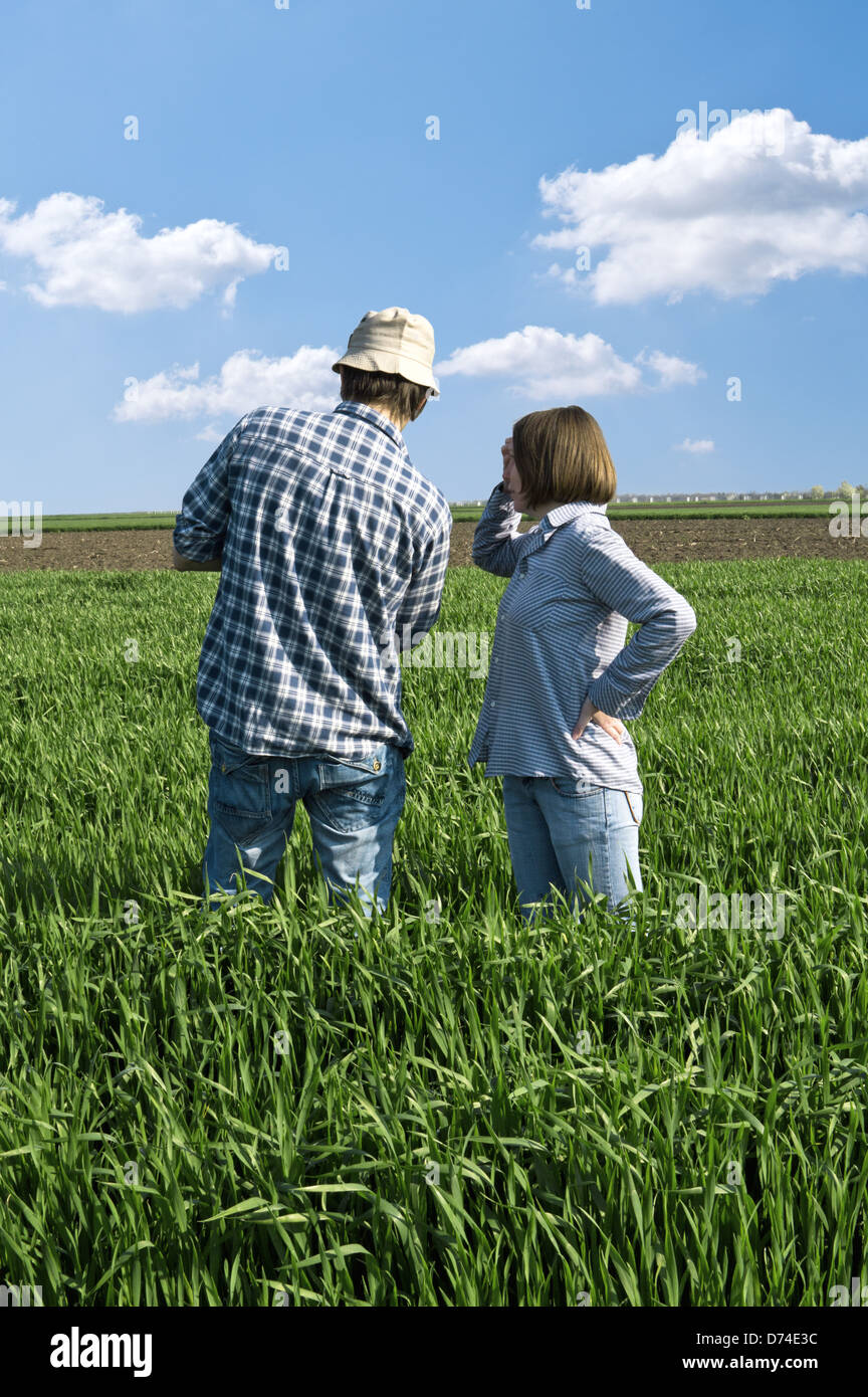 Two farmers talking hi-res stock photography and images - Alamy