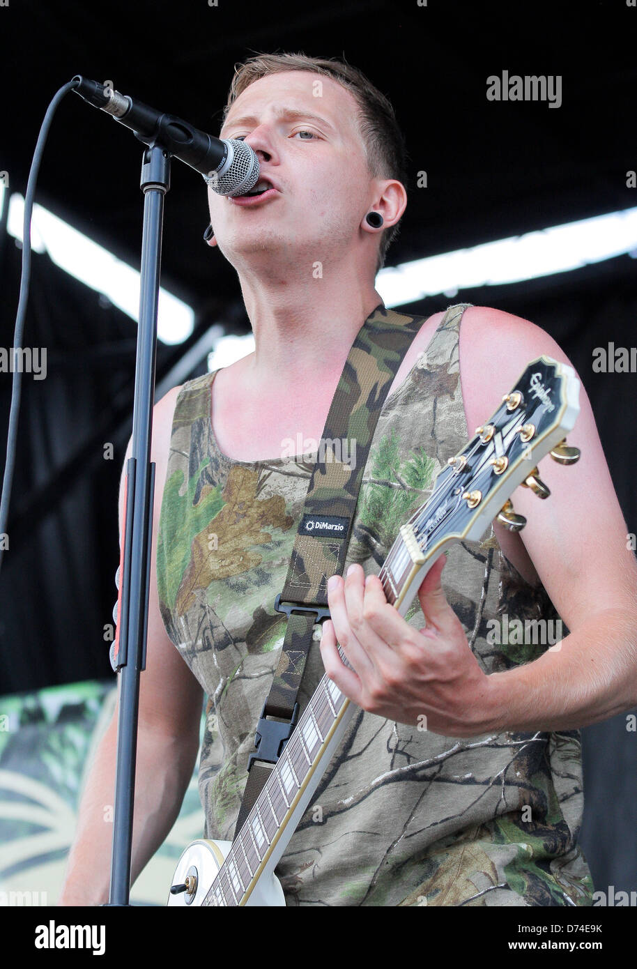 Veara performs during the 2011 Vans Warped Tour at the Cruzan ...