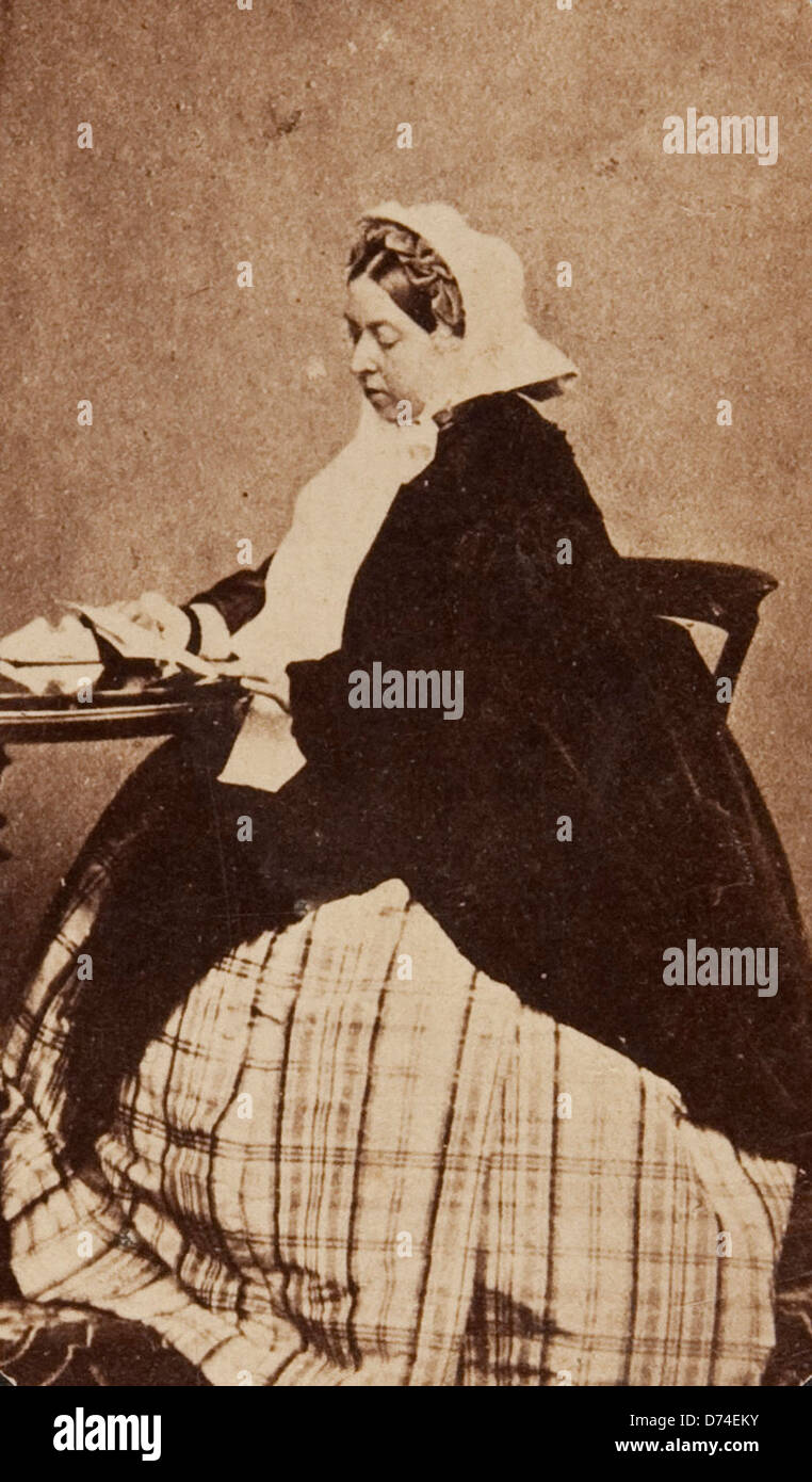 Queen victoria reading hi-res stock photography and images - Alamy