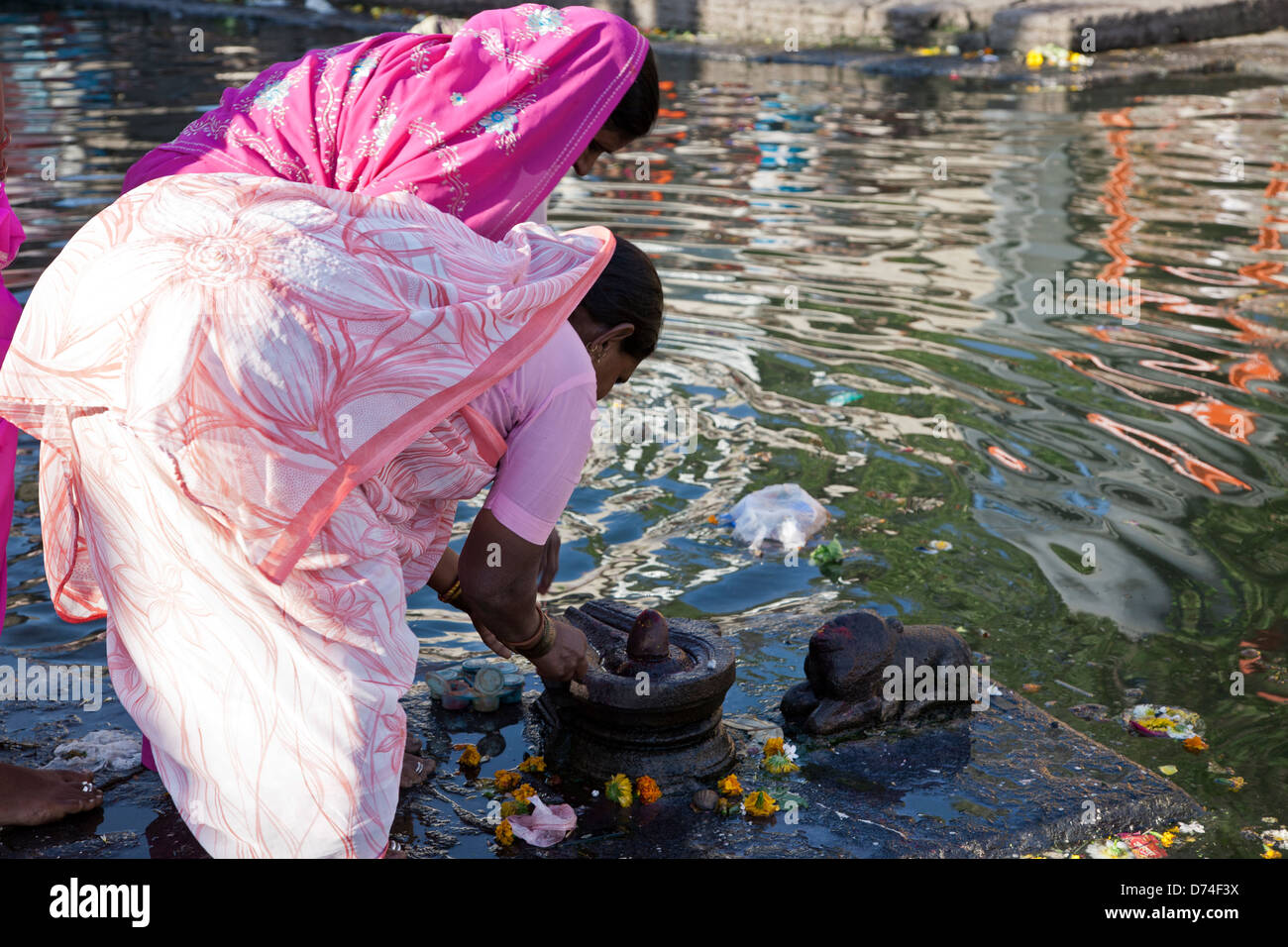 Lingam linga hi-res stock photography and images - Alamy