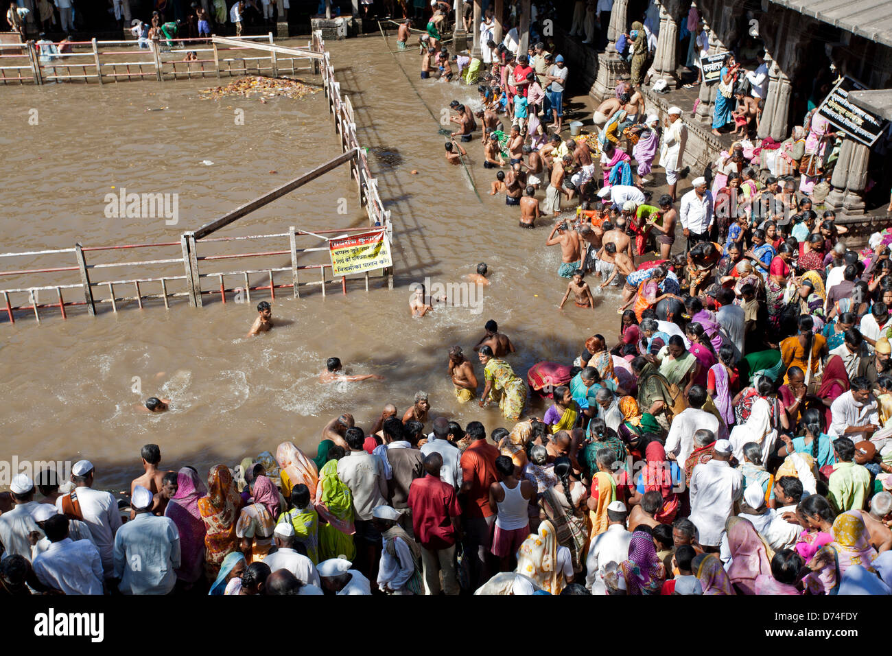 Hindu people bathing in river hi-res stock photography and images - Alamy