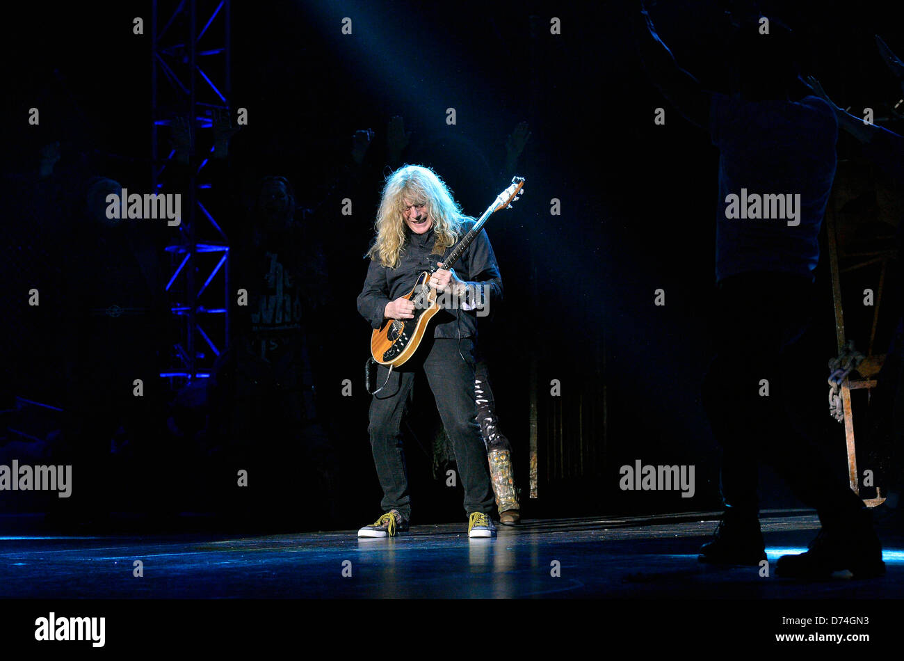 Queen stage hi-res stock photography and images - Alamy