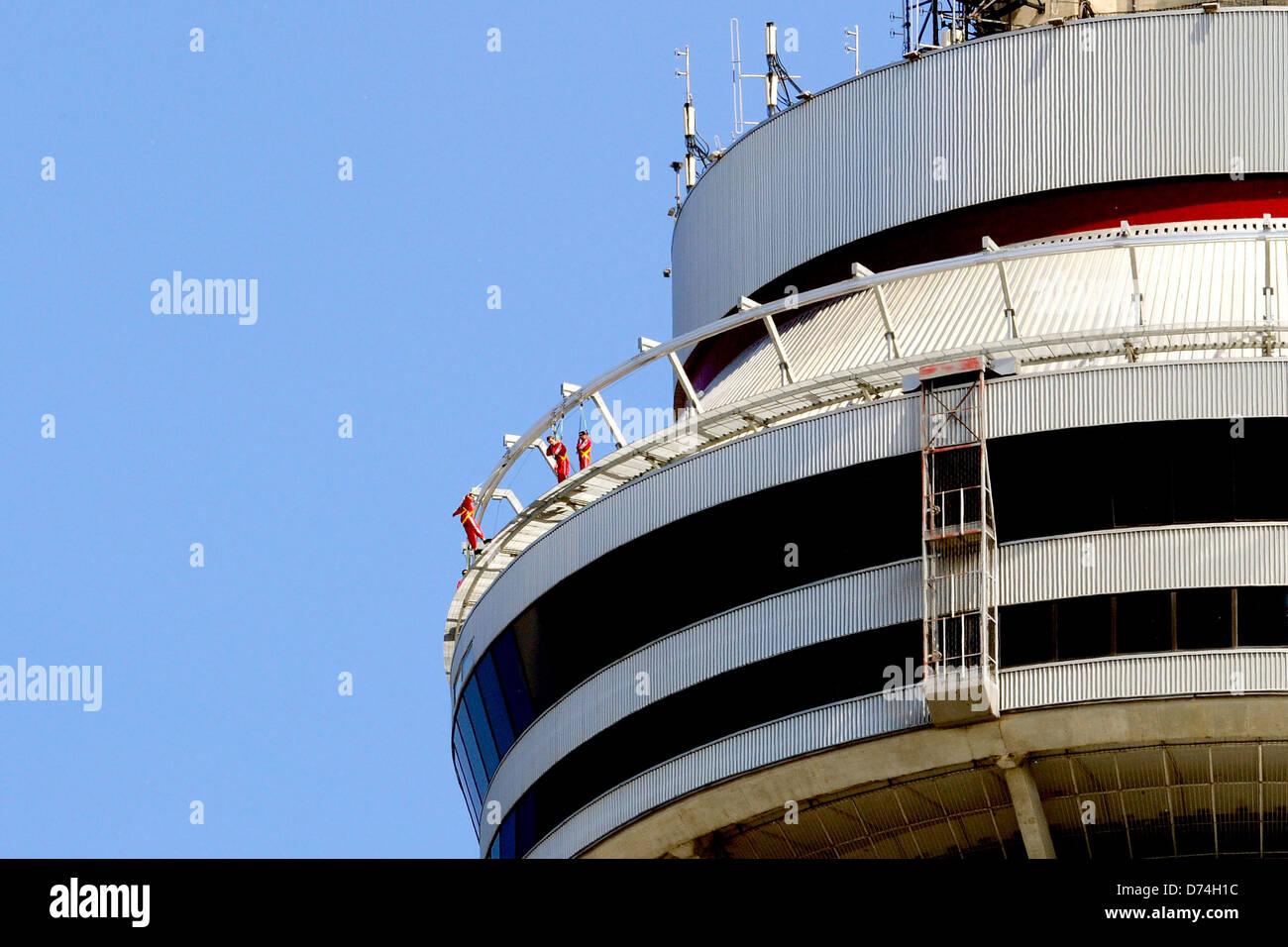 Atmosphere Toronto's tallest and most extreme attraction, EdgeWalk ...