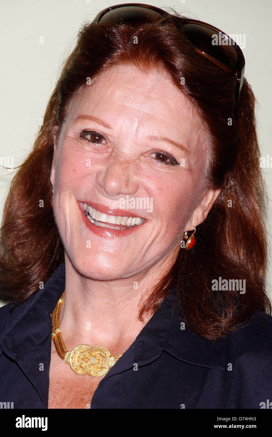 Linda Lavin Meet and greet with the cast and crew of the Vineyard ...
