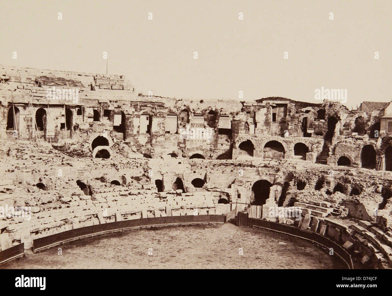 Interior amphitheatre nimes hi-res stock photography and images - Alamy