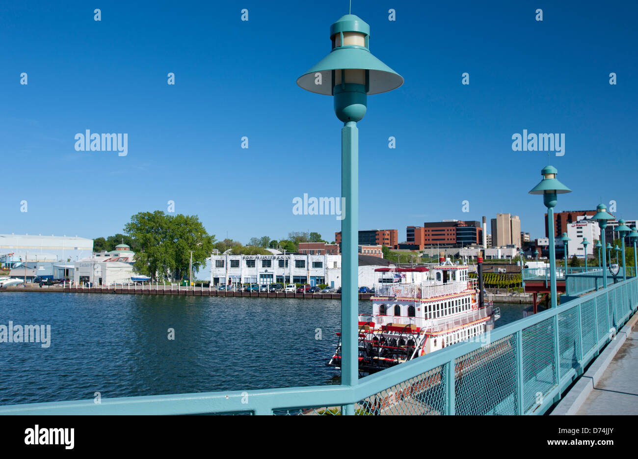 PROMENADE DOBBINS LANDING WATERFRONT ERIE PENNSYLVANIA USA Stock Photo ...