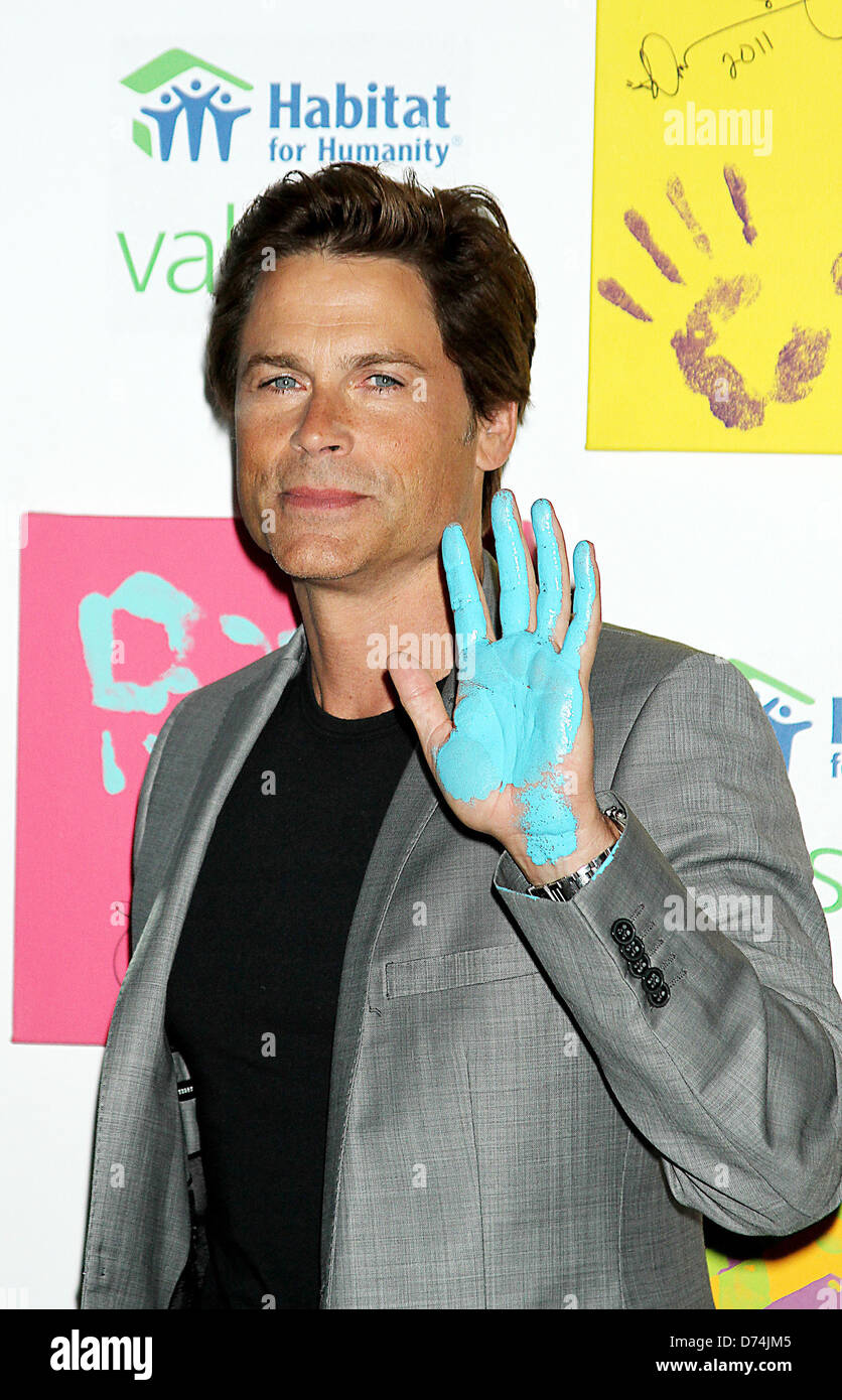 Rob Lowe kicks off the Valspar Hands for Habitat for Humanity unveiling ...