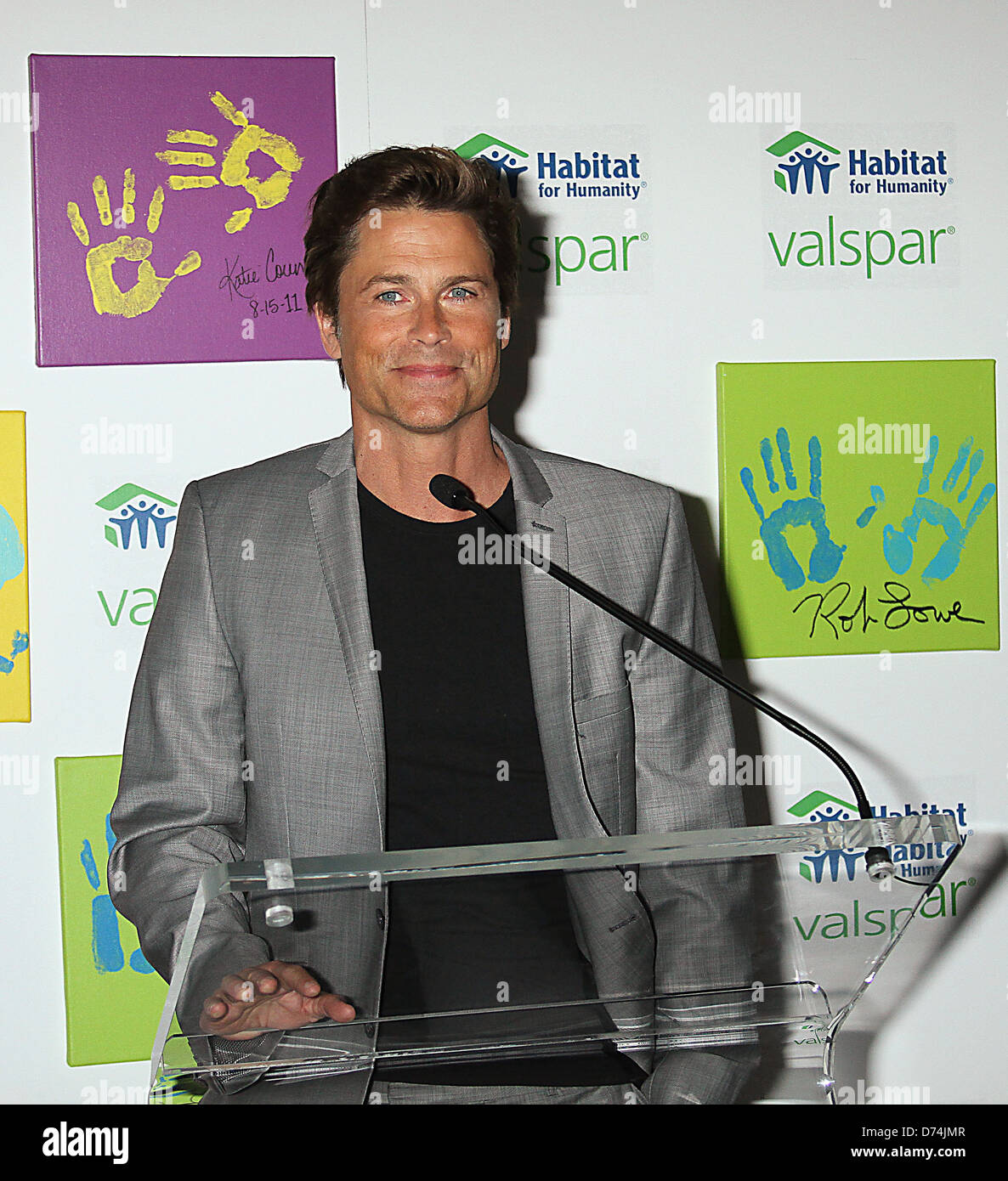 Rob Lowe kicks off the Valspar Hands for Habitat for Humanity unveiling ...