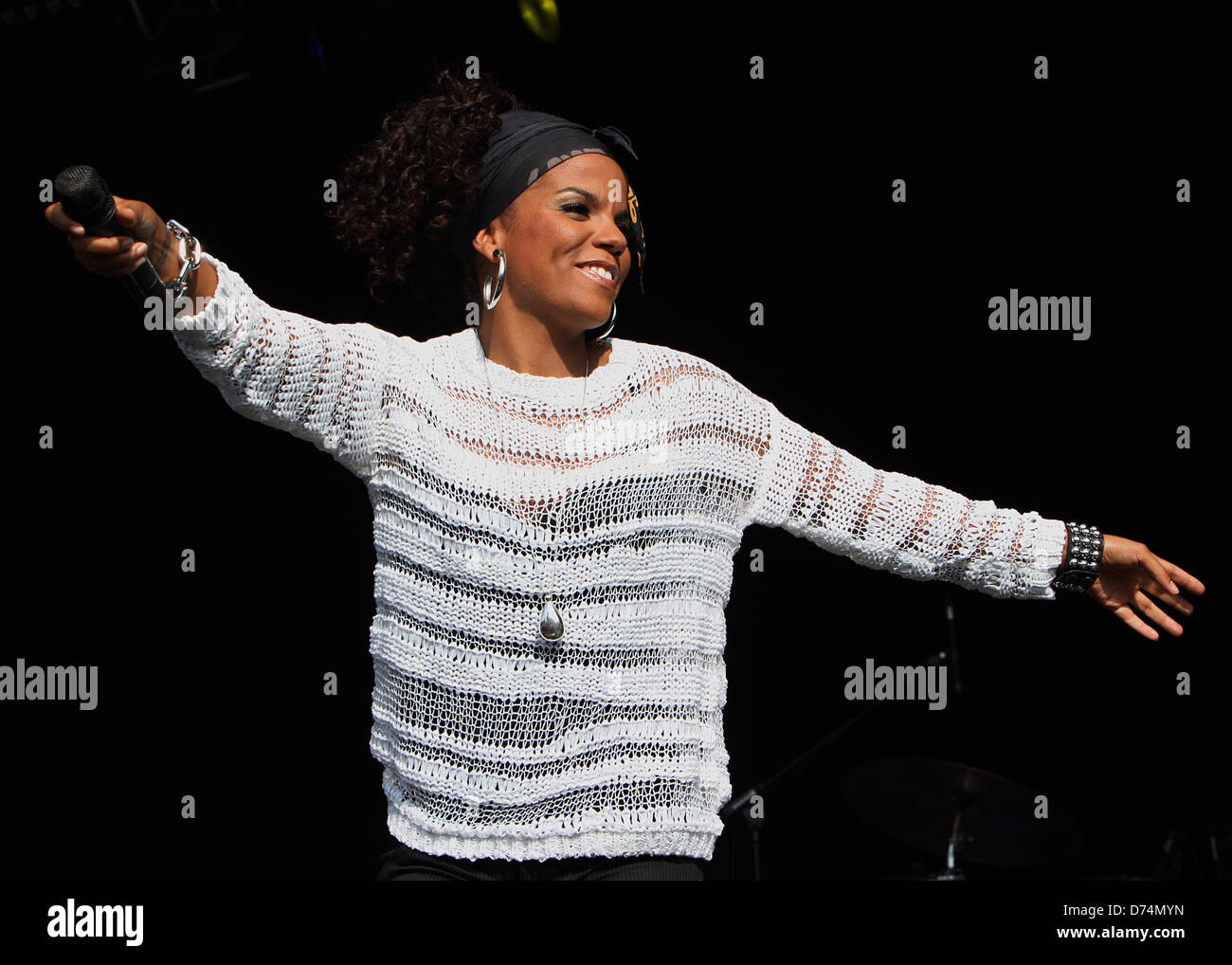 Ms dynamite performing on stage hi-res stock photography and images - Alamy