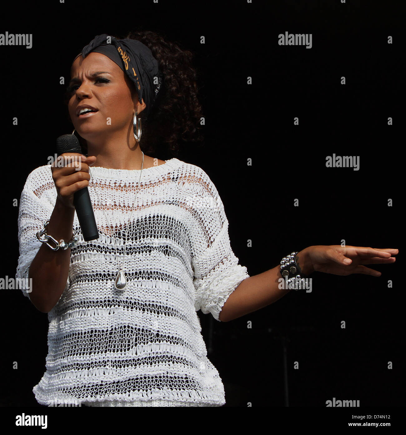 Ms dynamite performing on stage hi-res stock photography and images - Alamy