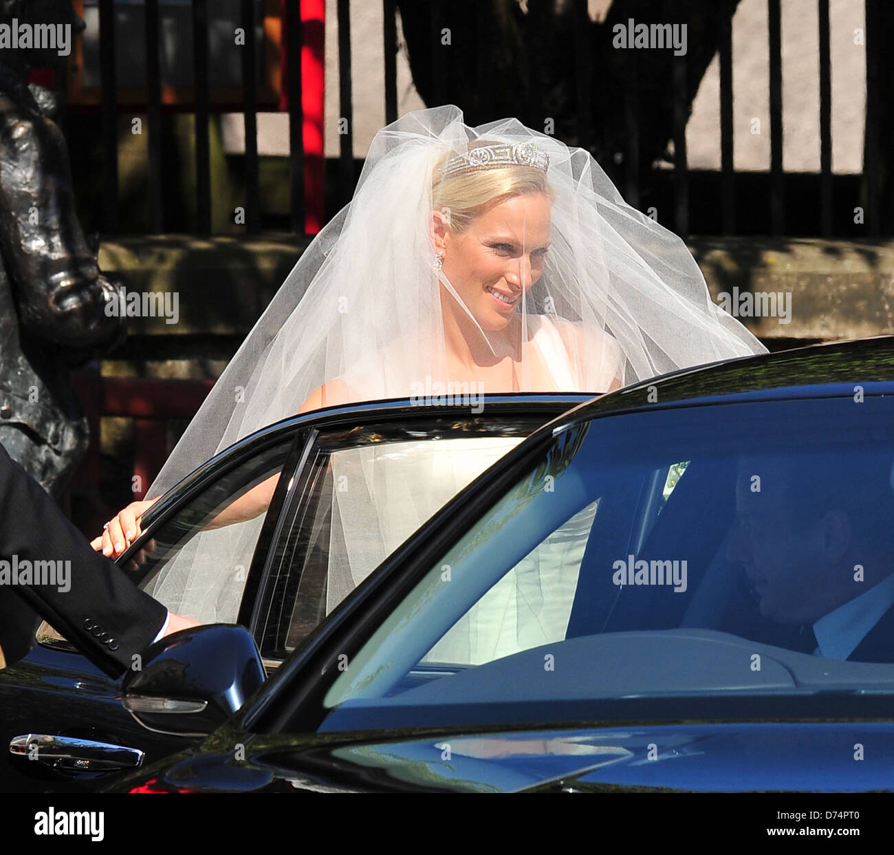 Zara Phillips The wedding of Zara Phillips and Mike Tindall at ...