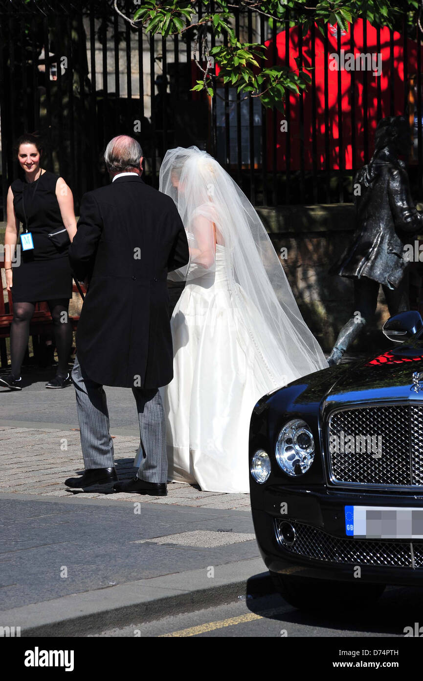Zara Phillips arrives with her father Mark Phillips The wedding of Zara ...