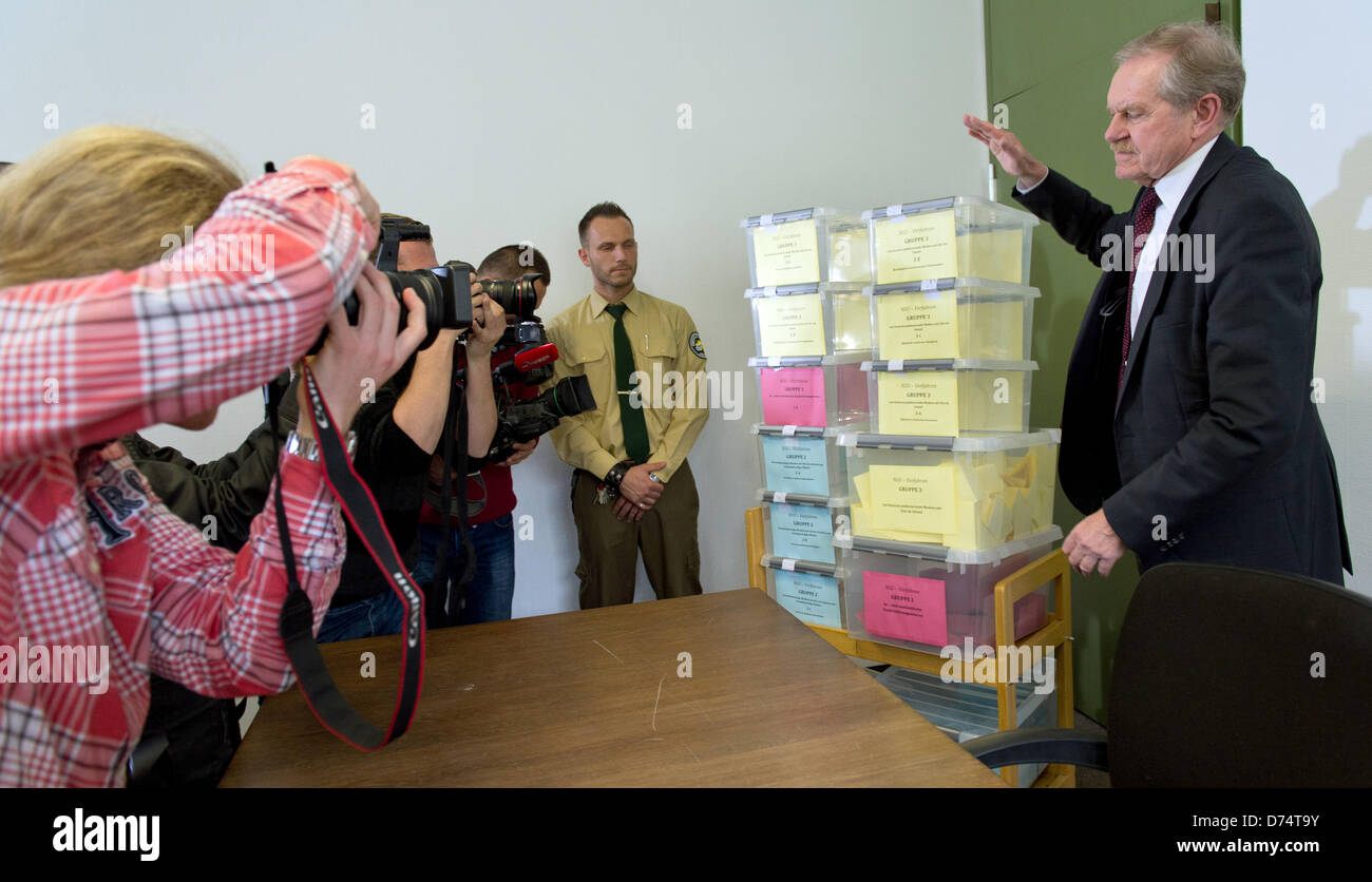 President of the Higher Regional Court, Karl Huber (R), stands next to ...