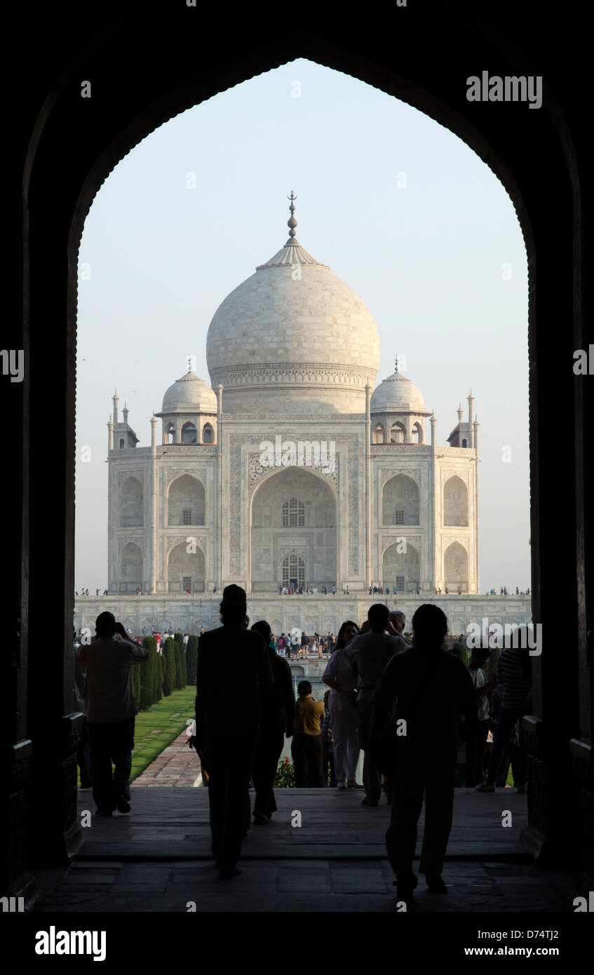 taj mahal through entrance gate,agra,uttar pradesh,india Stock Photo ...