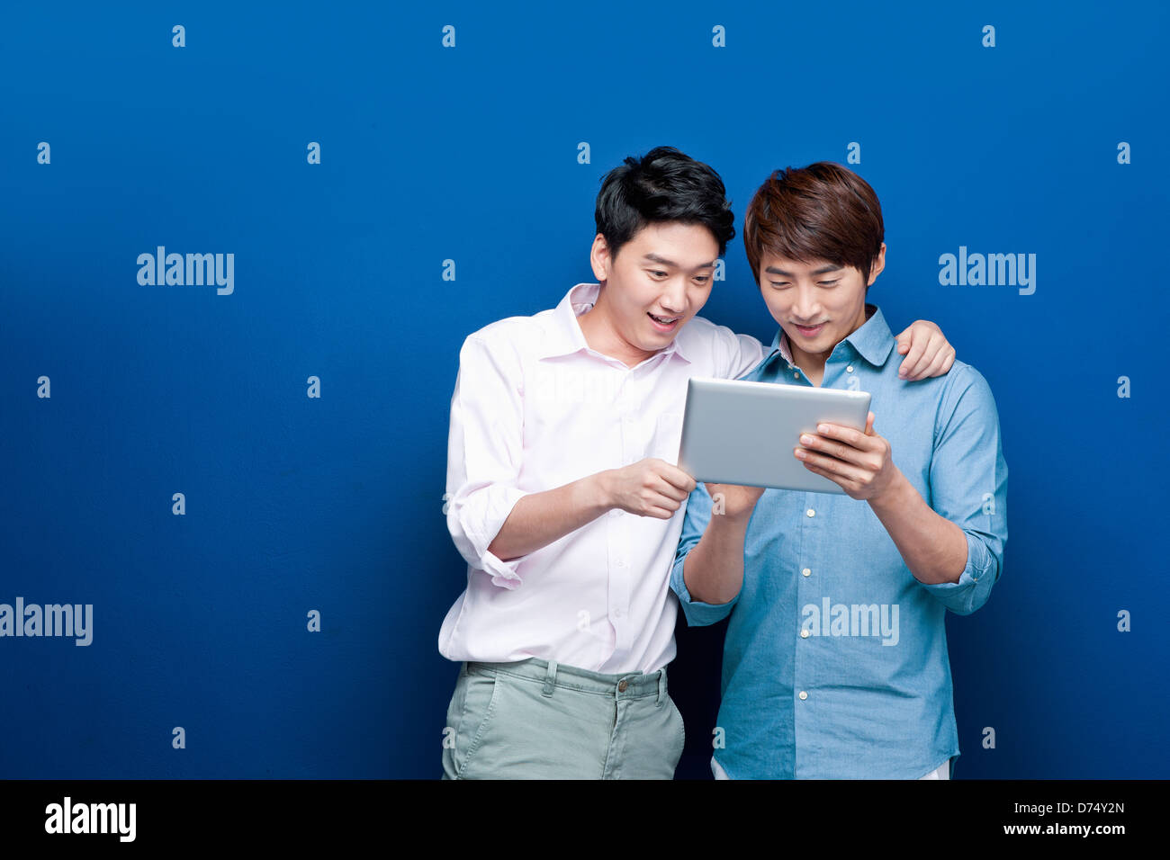 Sharing pc hi-res stock photography and images - Alamy