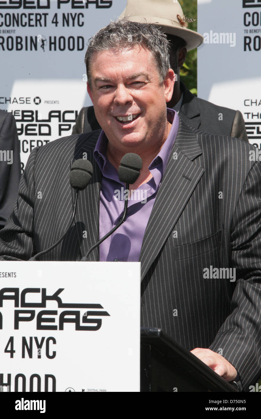 Radio personality, Elvis Duran Press conference announcing the new date ...