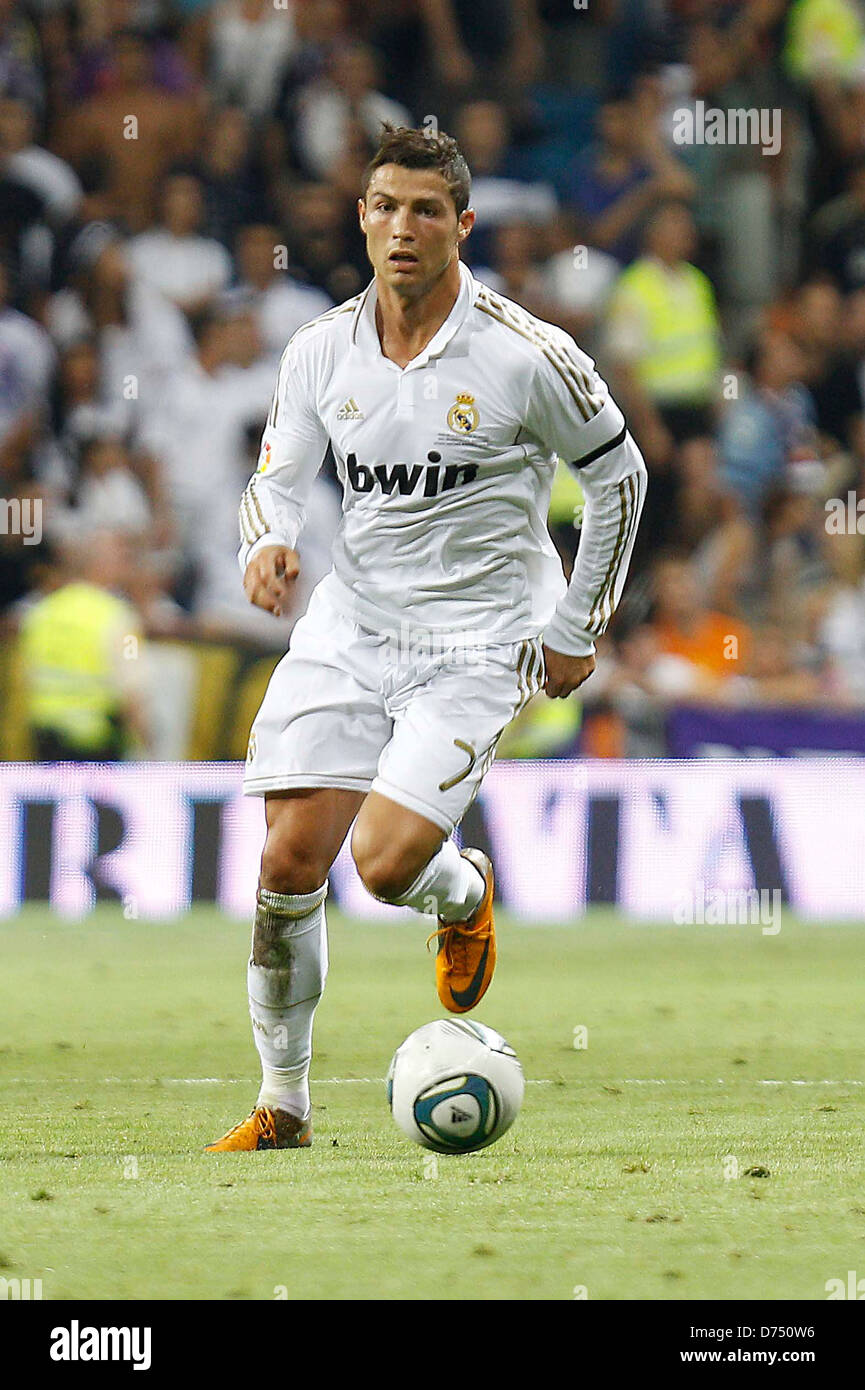 Ronaldo Real Madrid football team show off their moves in their new ...