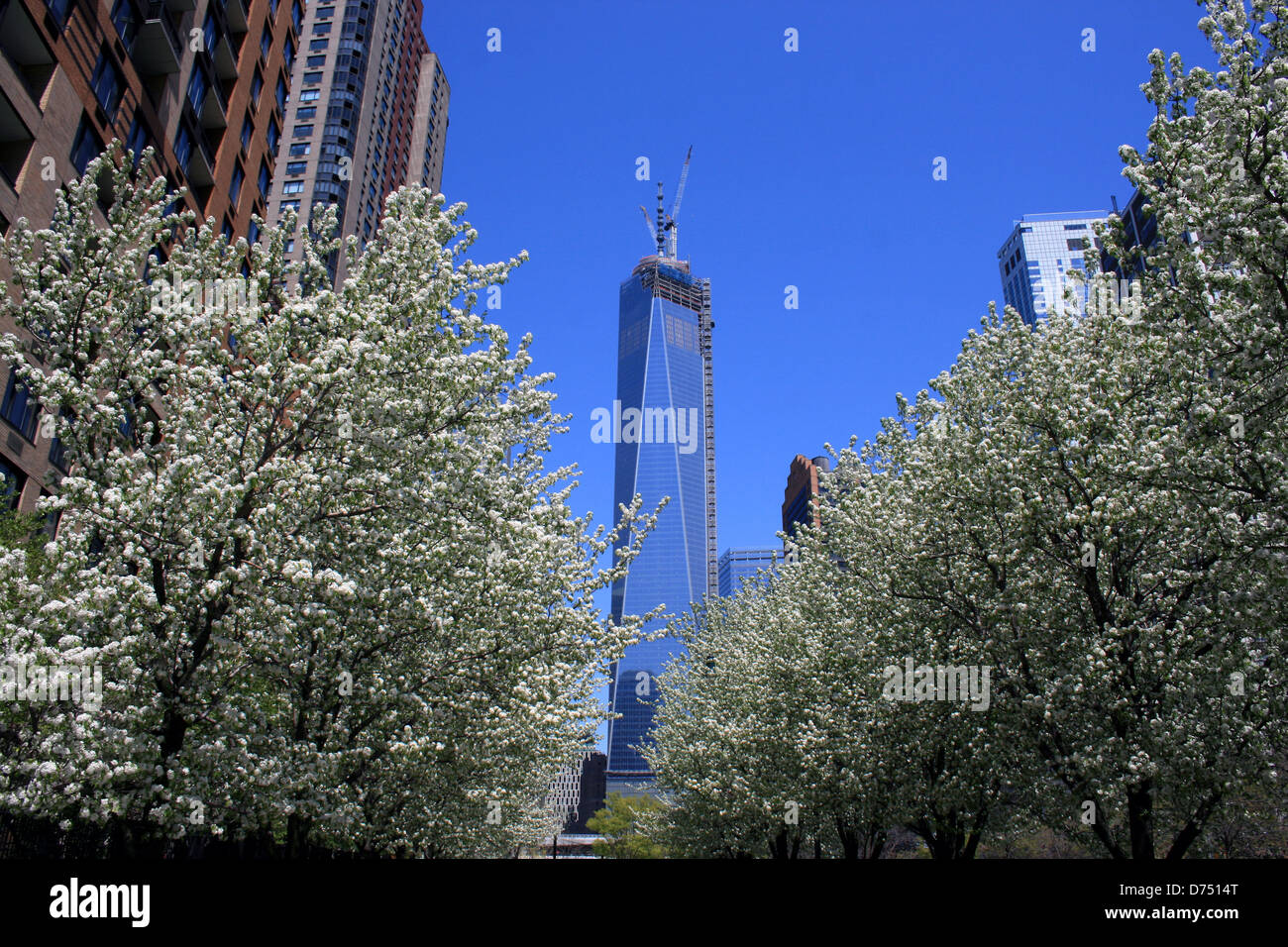 One world trade center construction hi-res stock photography and images ...