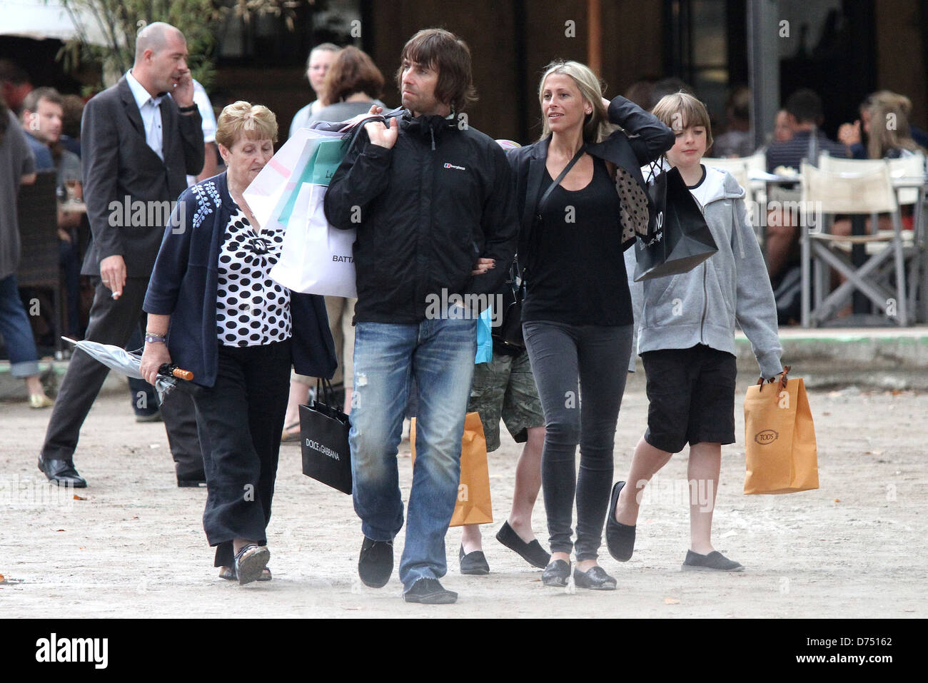 Nicole Appleton, Peggy Gallagher, Liam Gallagher, Gene Gallagher and ...