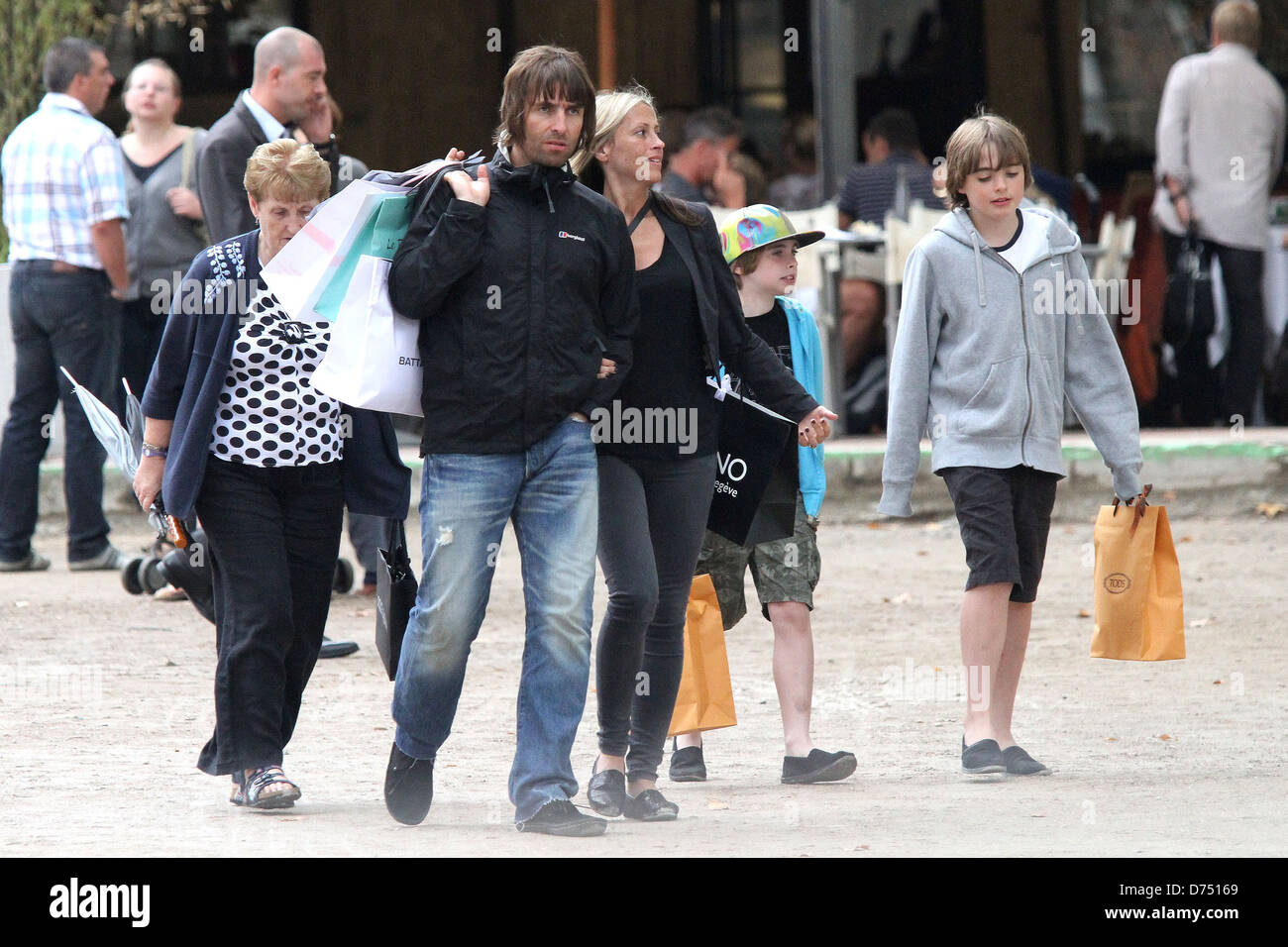 Nicole Appleton, Peggy Gallagher, Liam Gallagher, Gene Gallagher and ...