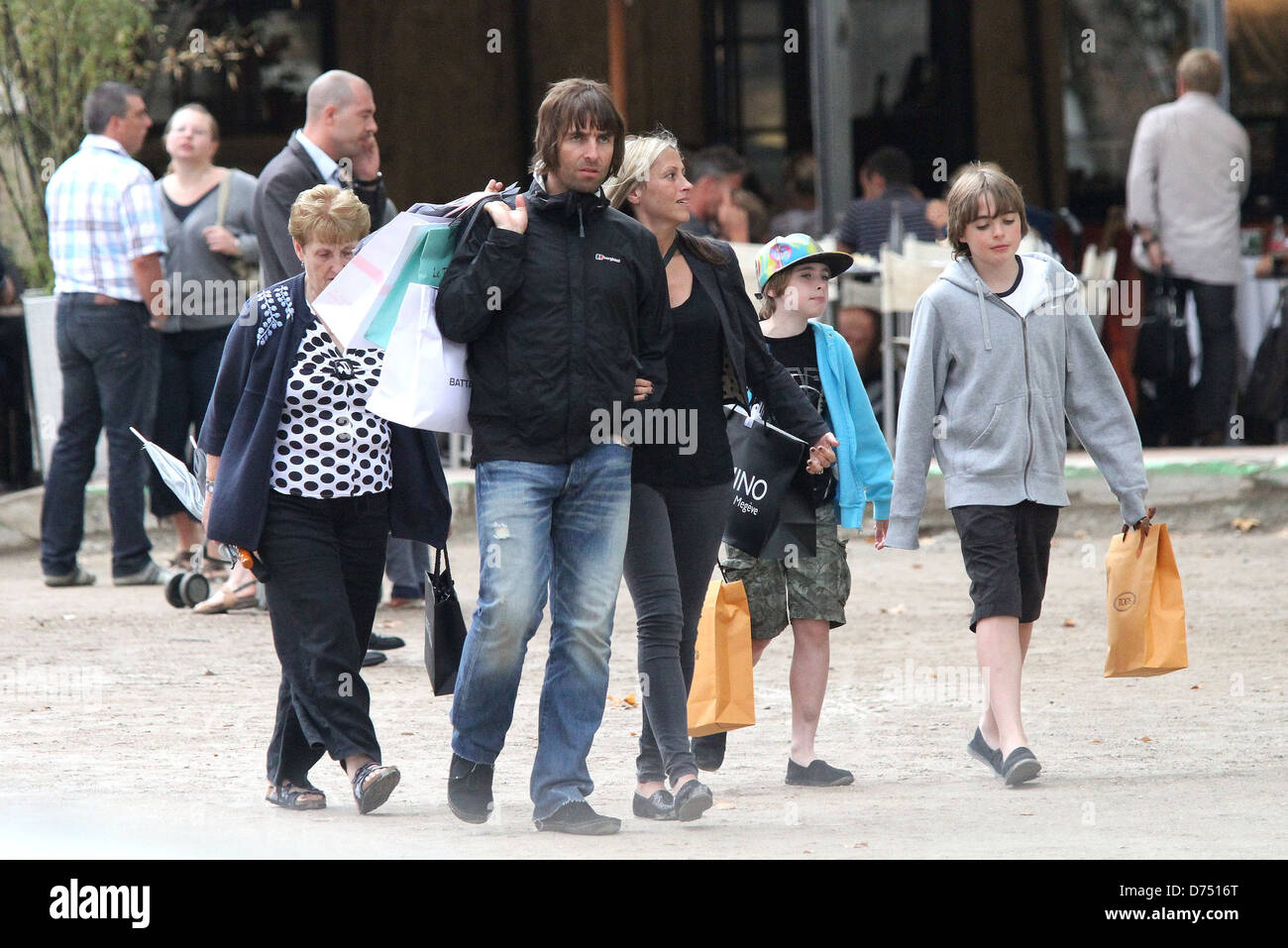 Nicole Appleton, Peggy Gallagher, Liam Gallagher, Gene Gallagher and ...