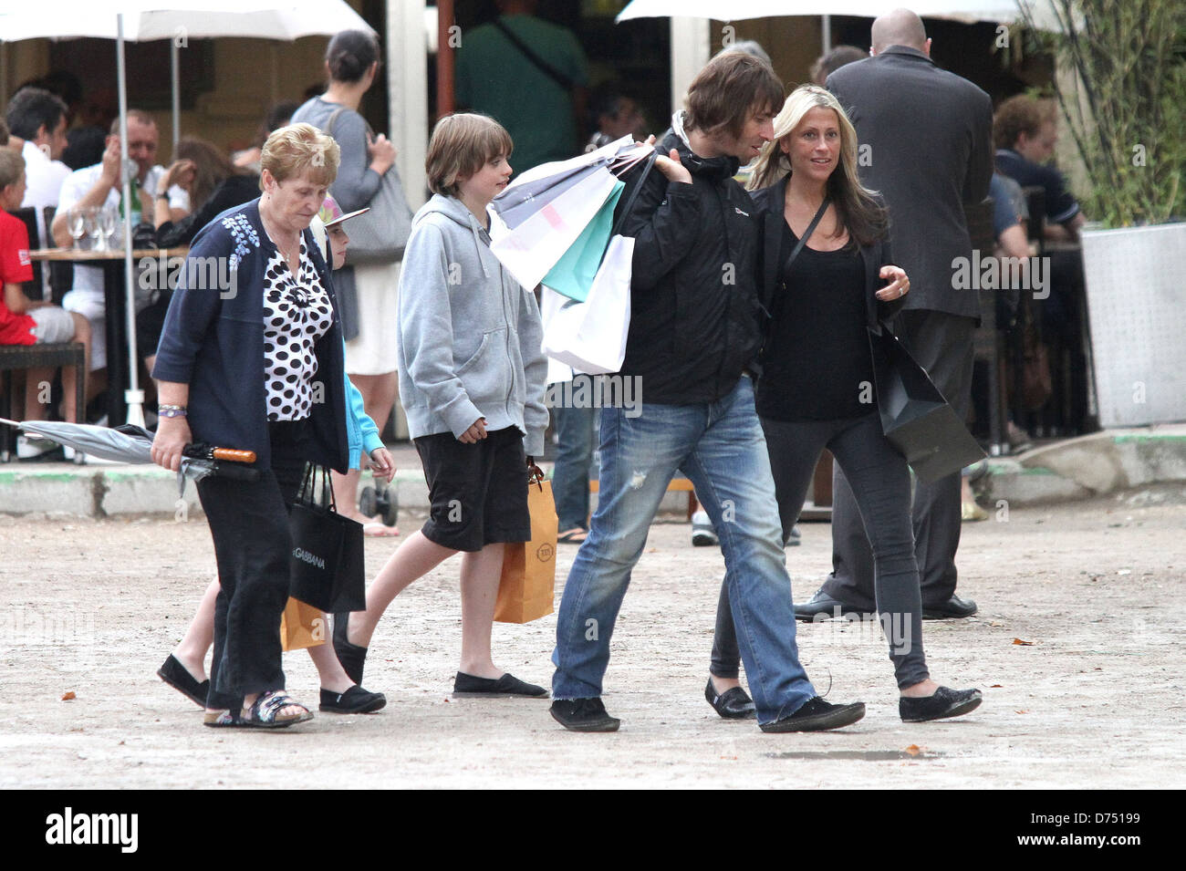 Nicole Appleton, Peggy Gallagher, Liam Gallagher, Gene Gallagher and ...
