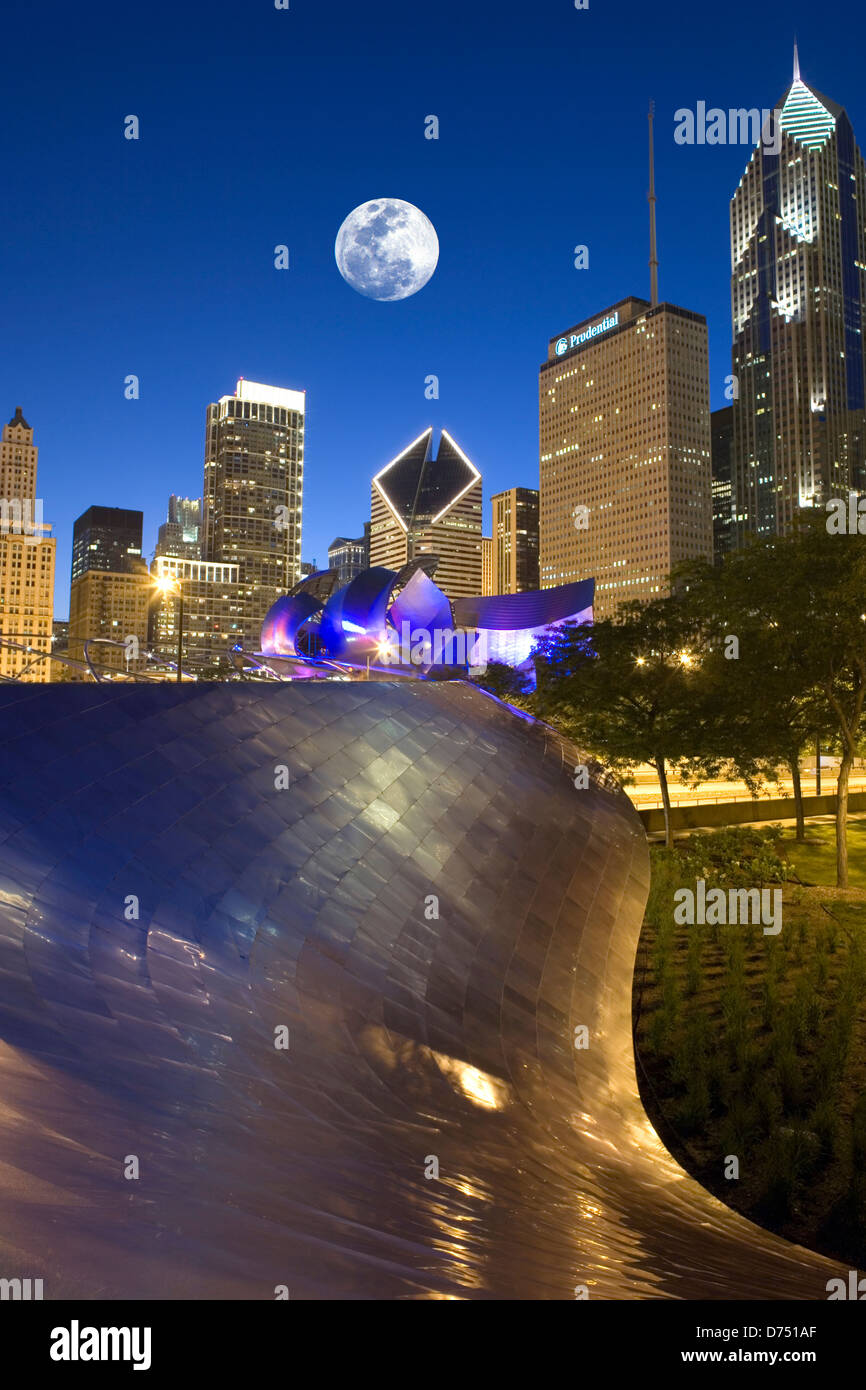 BP PEDESTRIAN FOOTBRIDGE (©FRANK GEHRY 2004) MILLENNIUM PARK CHICAGO ILLINOIS USA Stock Photo ...