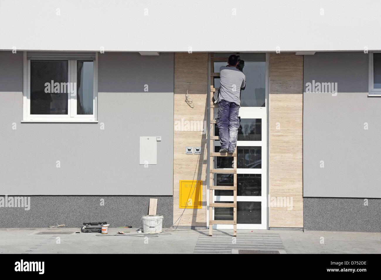 Worker set up a ladder hi-res stock photography and images - Alamy