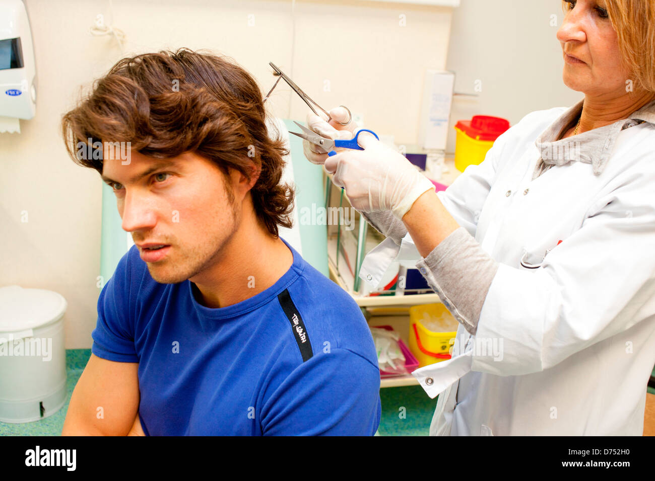 Taking a hair sample for toxicological analysis Stock Photo - Alamy