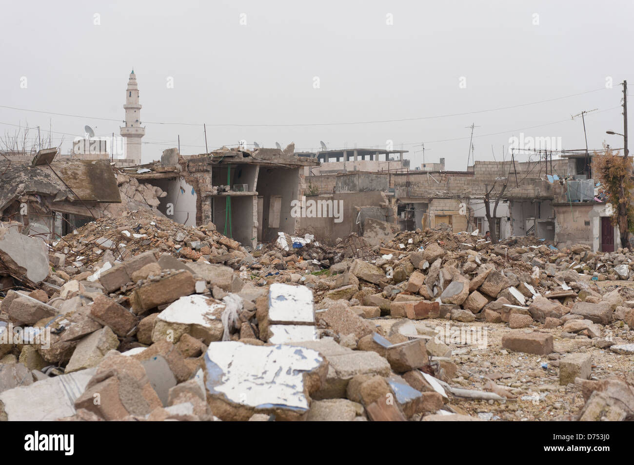 Syria war aleppo destroyed hi-res stock photography and images - Alamy