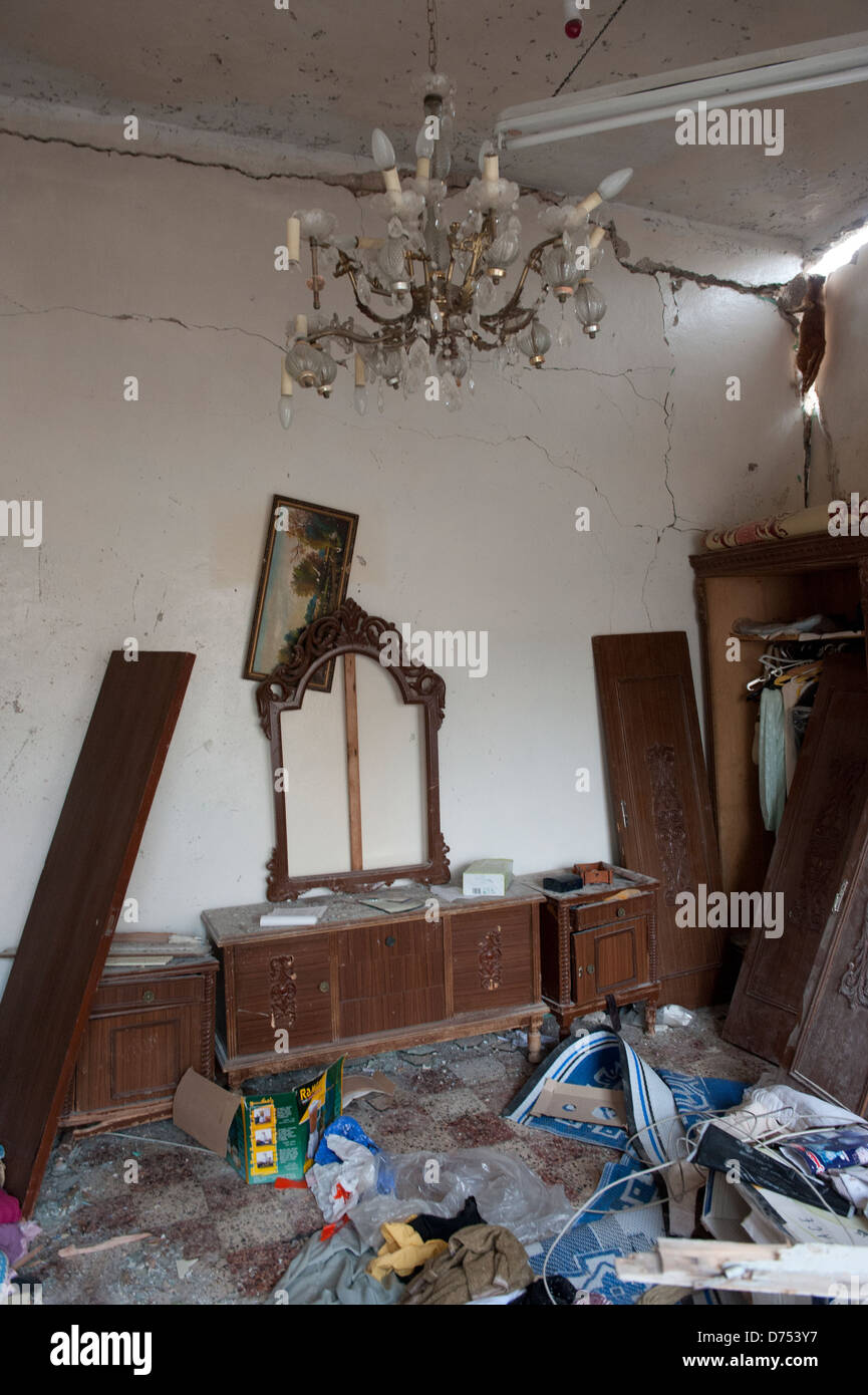 Destroyed houses hi-res stock photography and images - Alamy