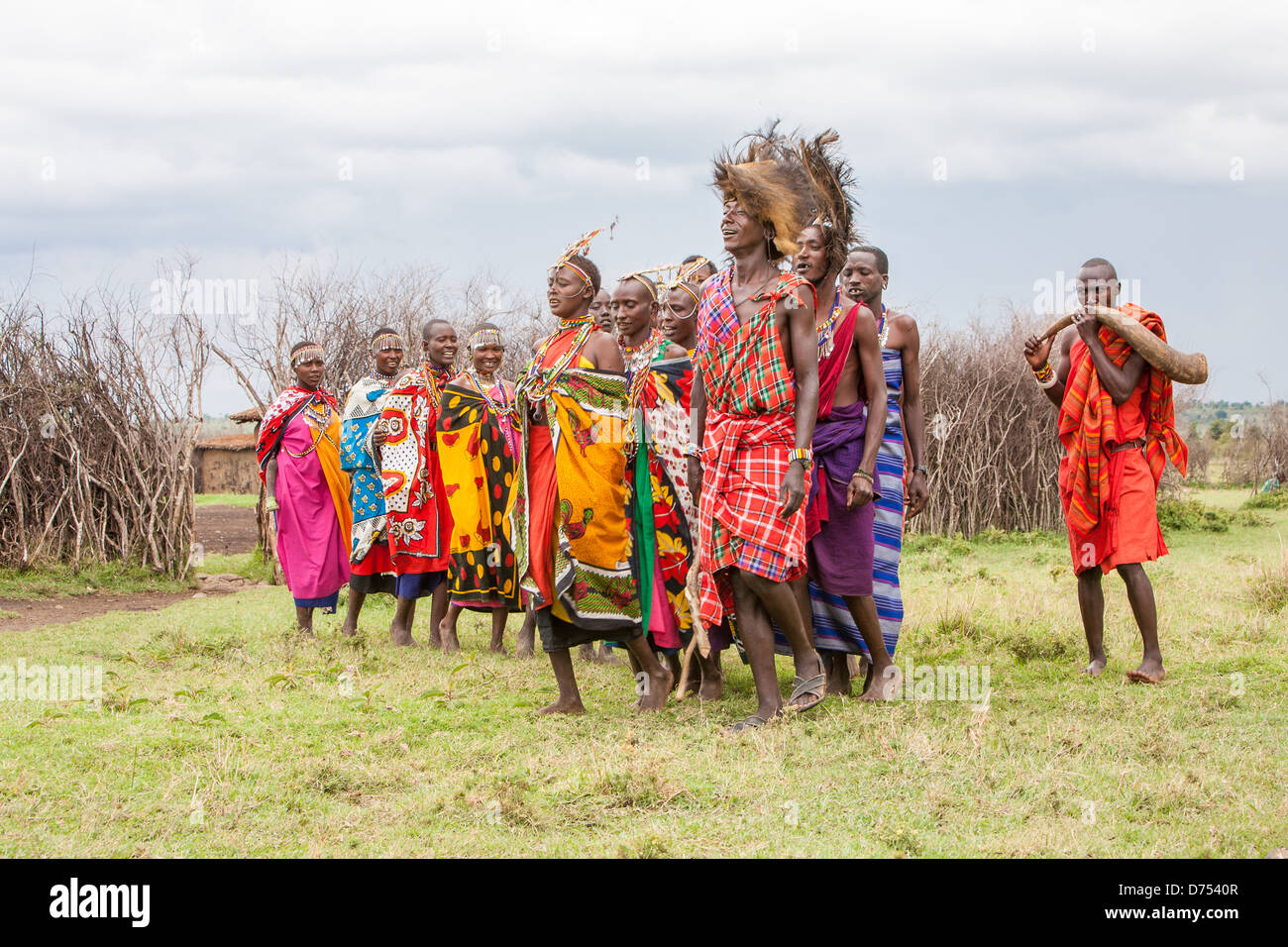 Kenyan women dancing hi-res stock photography and images - Alamy