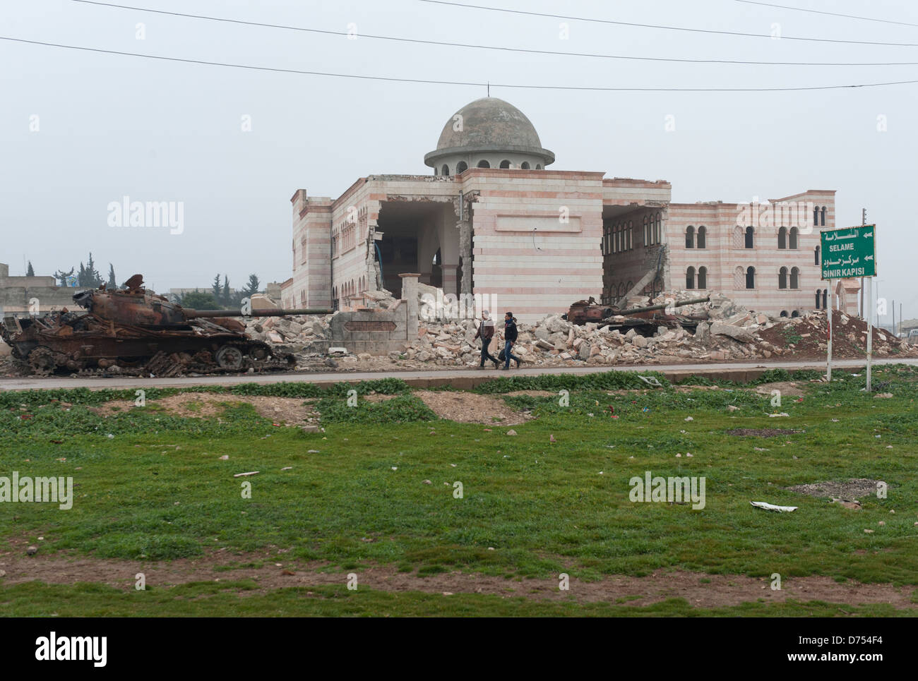 Destroyed mosque in Azaz, Syria Stock Photo - Alamy