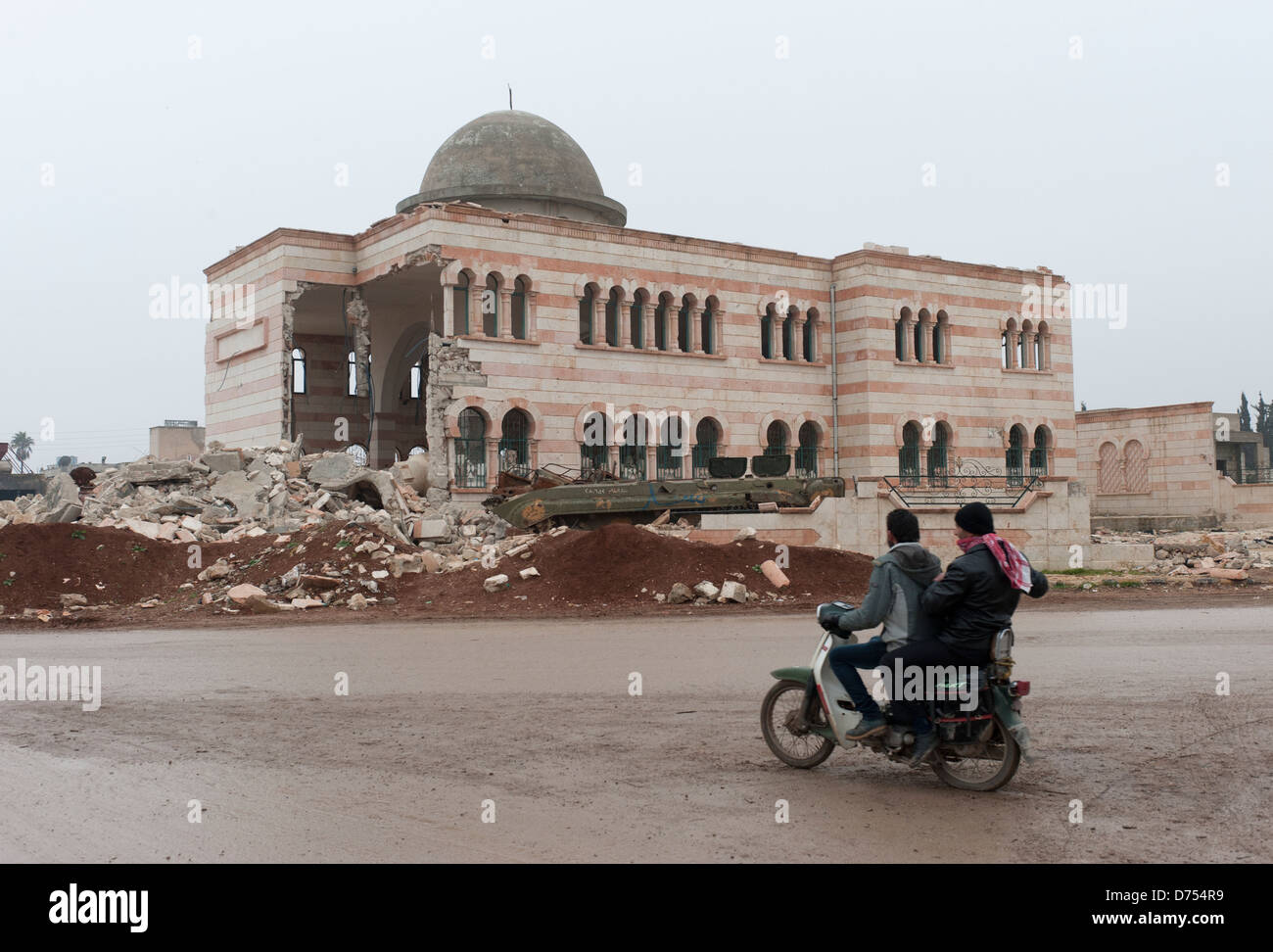 Destroyed mosque in Azaz, Syria Stock Photo - Alamy