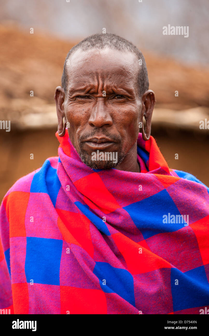 Maasai traditional dress hi-res stock photography and images - Alamy