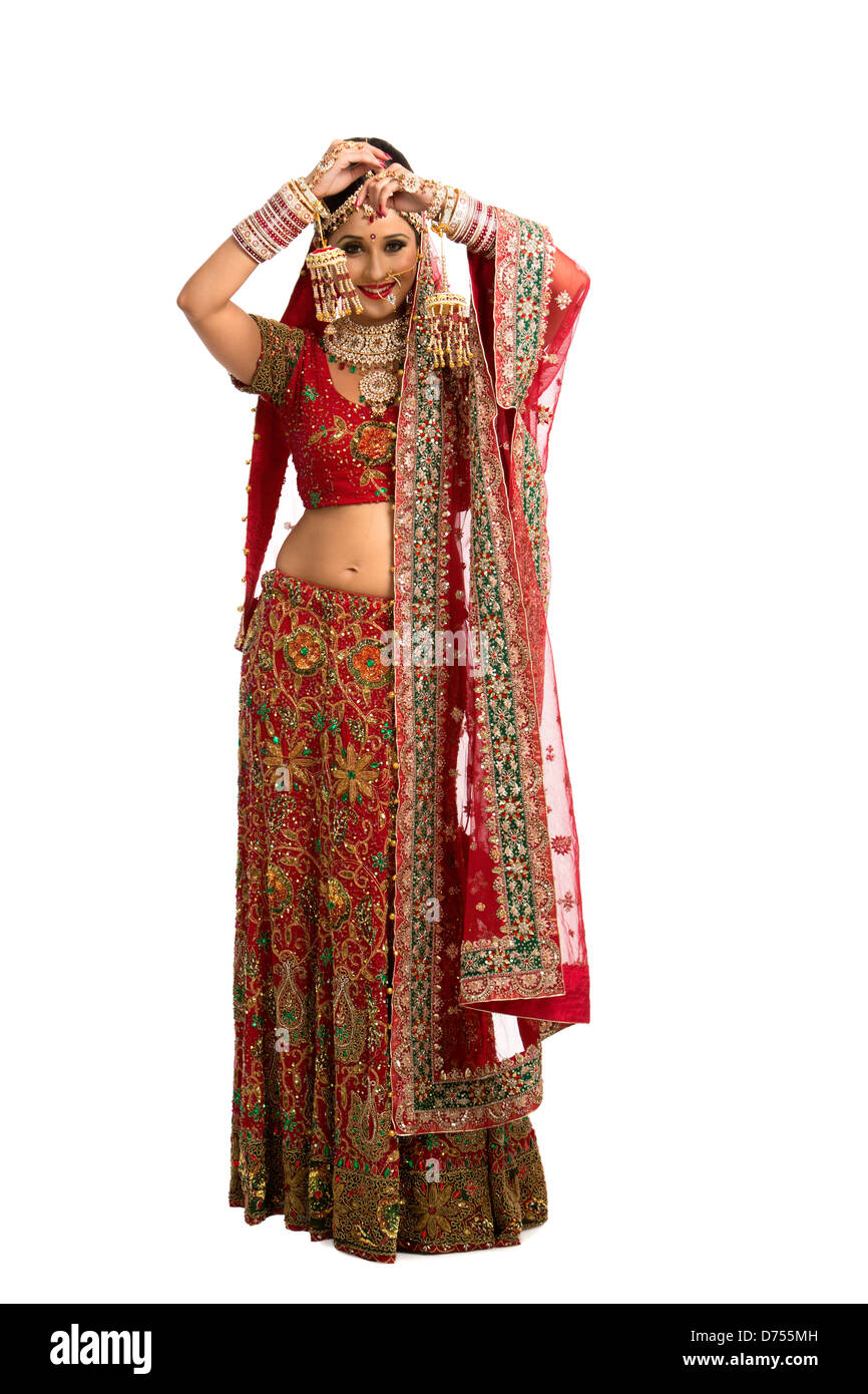 Smiling Indian bride in traditional wedding dress Stock Photo - Alamy