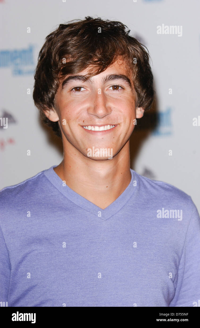 Vincent Martella Comic-Con 2011 Day 4 - Entertainment Weekly Party ...
