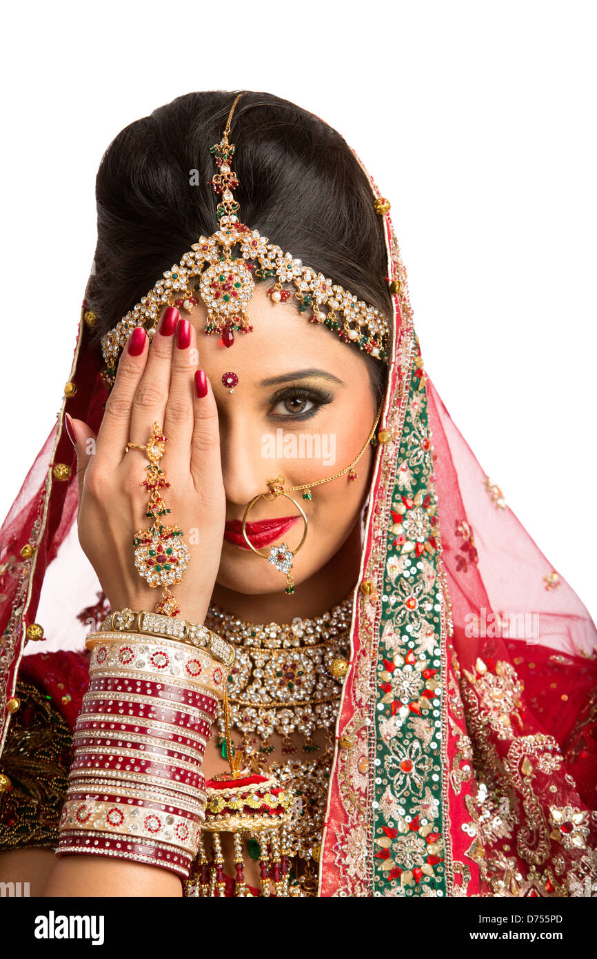 Smiling Indian bride in traditional wedding dress Stock Photo - Alamy