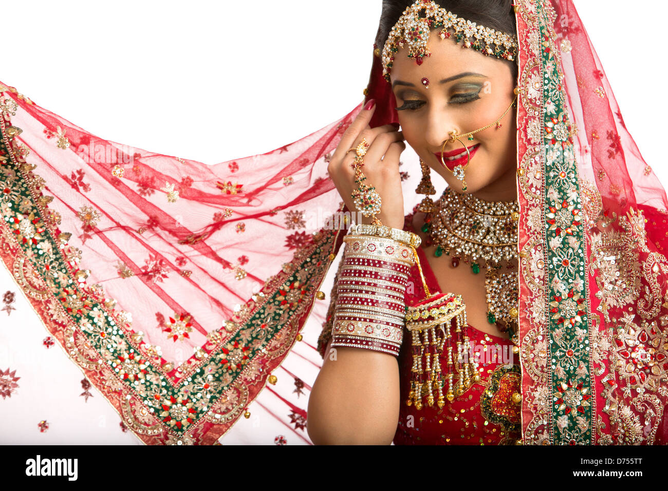Smiling Indian bride in traditional wedding dress Stock Photo - Alamy